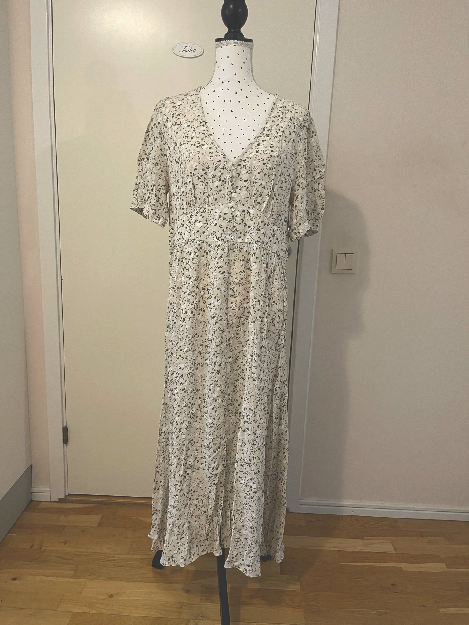 Se produkter som liknar Ny Klänning/ Sommarklänning i.. på Tradera ...