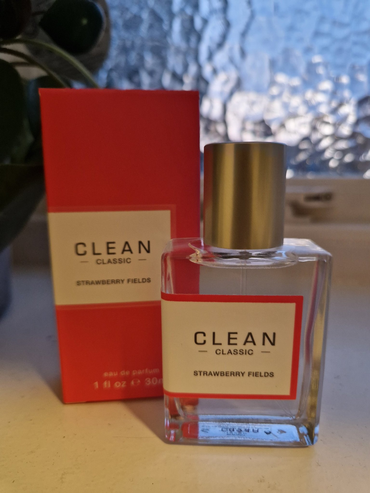 Se produkter som liknar CLEAN Classic Strawberry Fiel.. på Tradera (689224525)