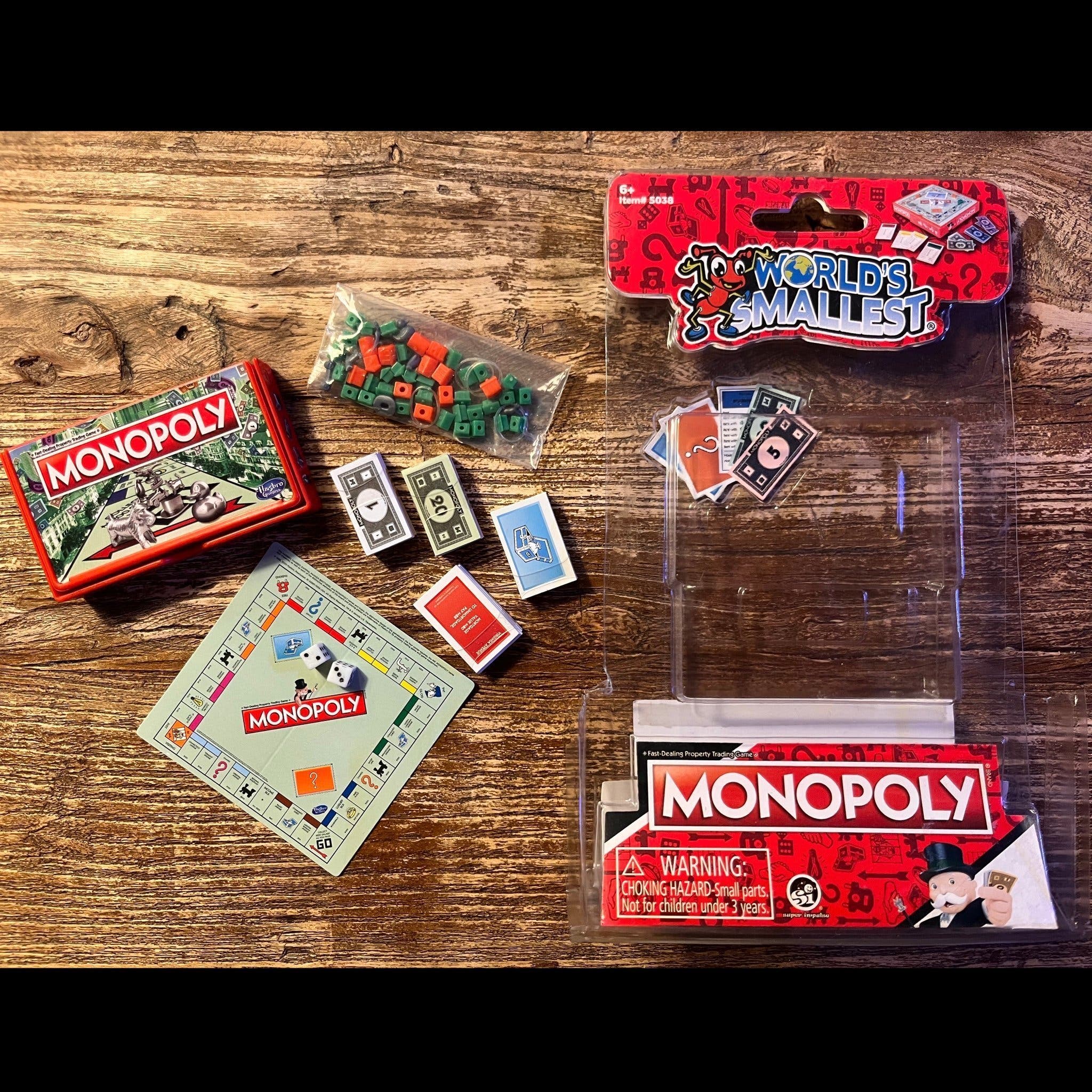 Se produkter som liknar Worlds smallest MONOPOLY mini.. på Tradera ...