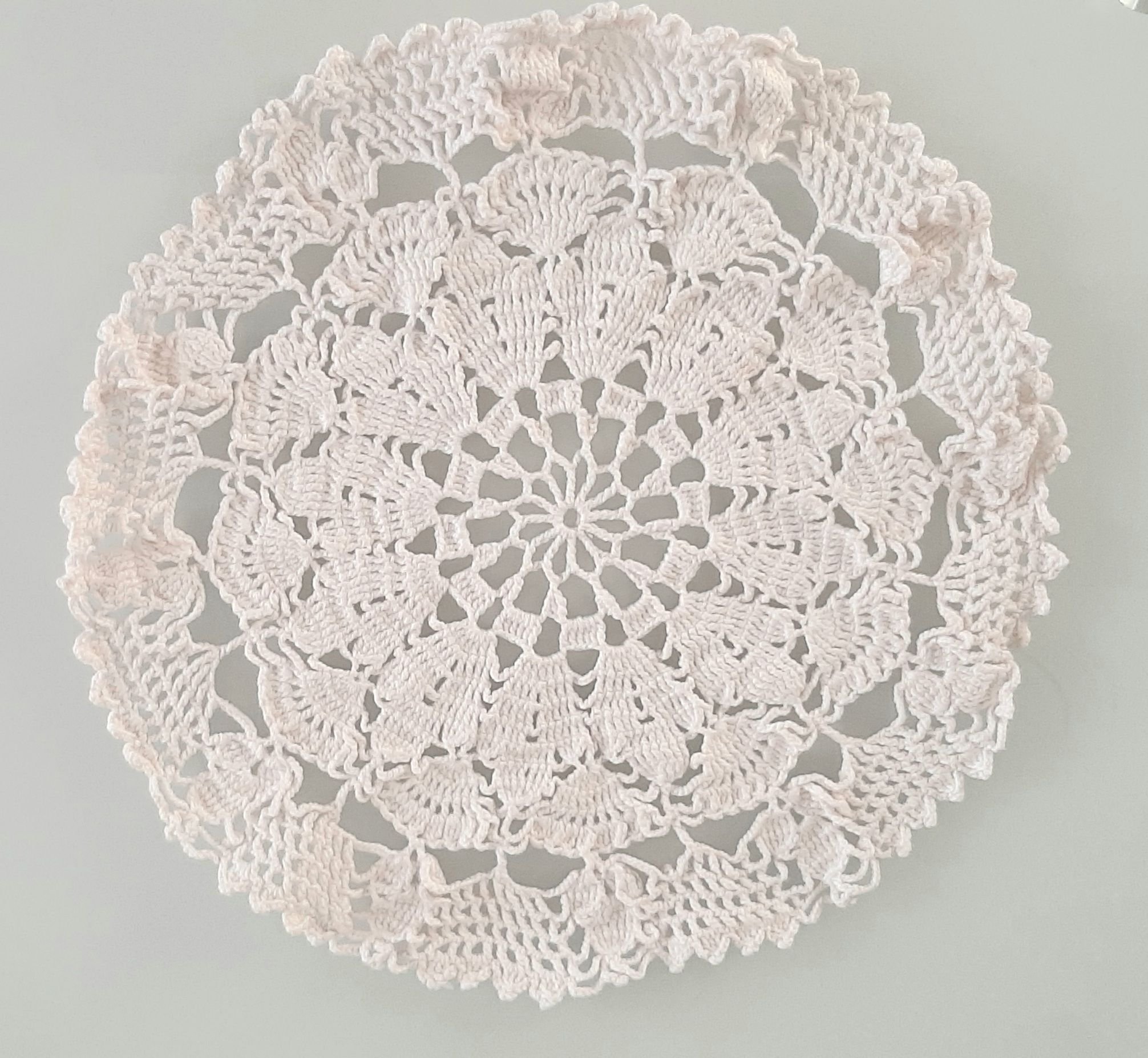 Handgjorda virkade dukar | Köp på Tradera (702412221)