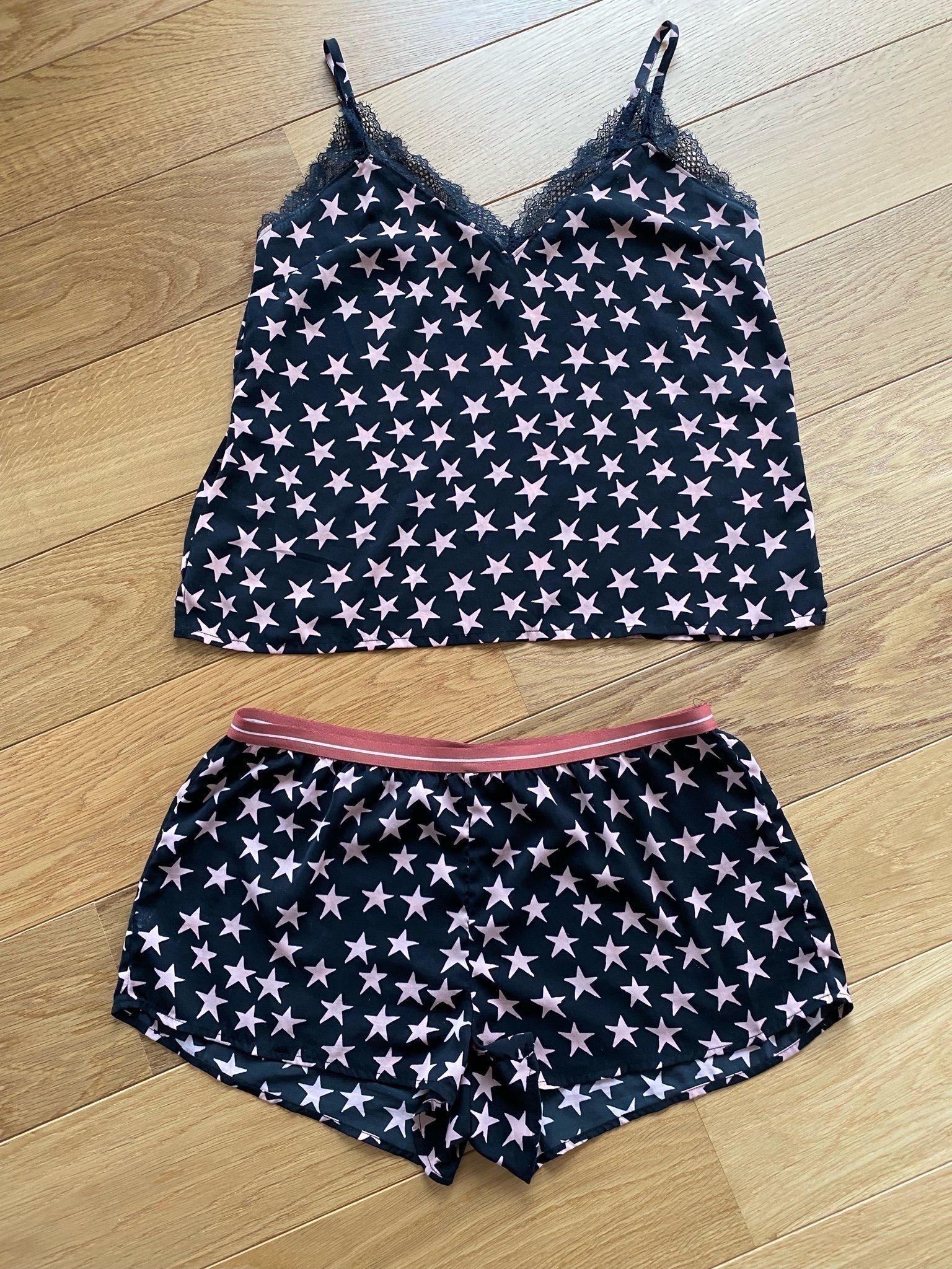 Love Stories x HM svart pyjamas med stjärnor da.. | Köp på Tradera ...