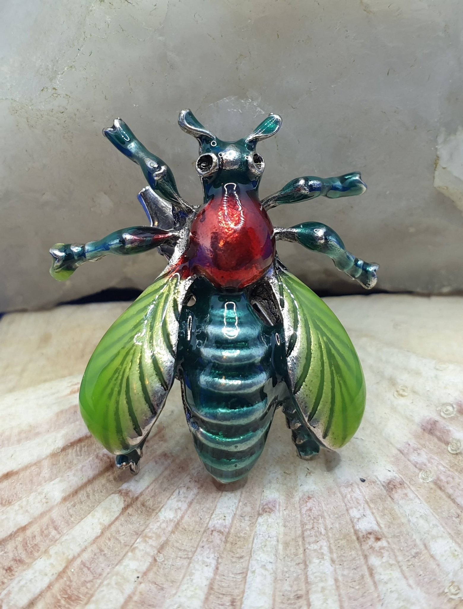 Brosch - Insekt / Flygfä i vackra färger | Köp på Tradera (613113732)