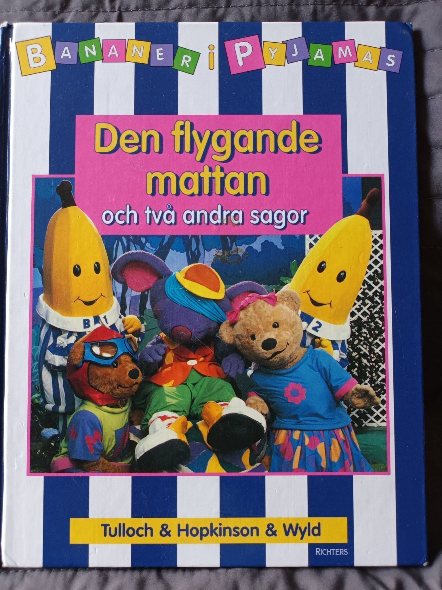 Se produkter som liknar Bananer i pyjamas: Den flygan.. på Tradera ...