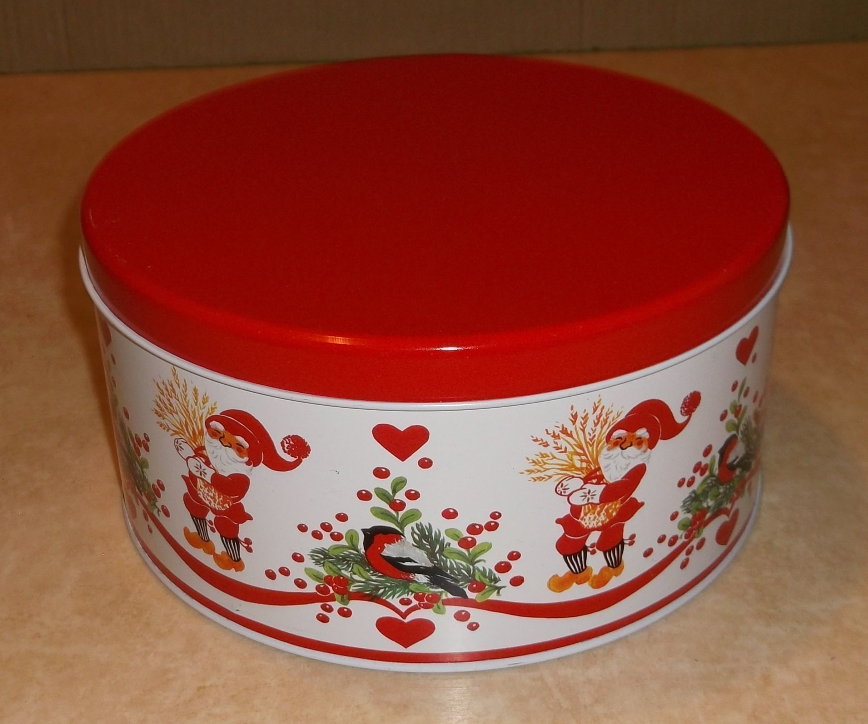 Plåtburk Glada Tomtar och Domherre Vit o Röd Få.. | Köp på Tradera ...