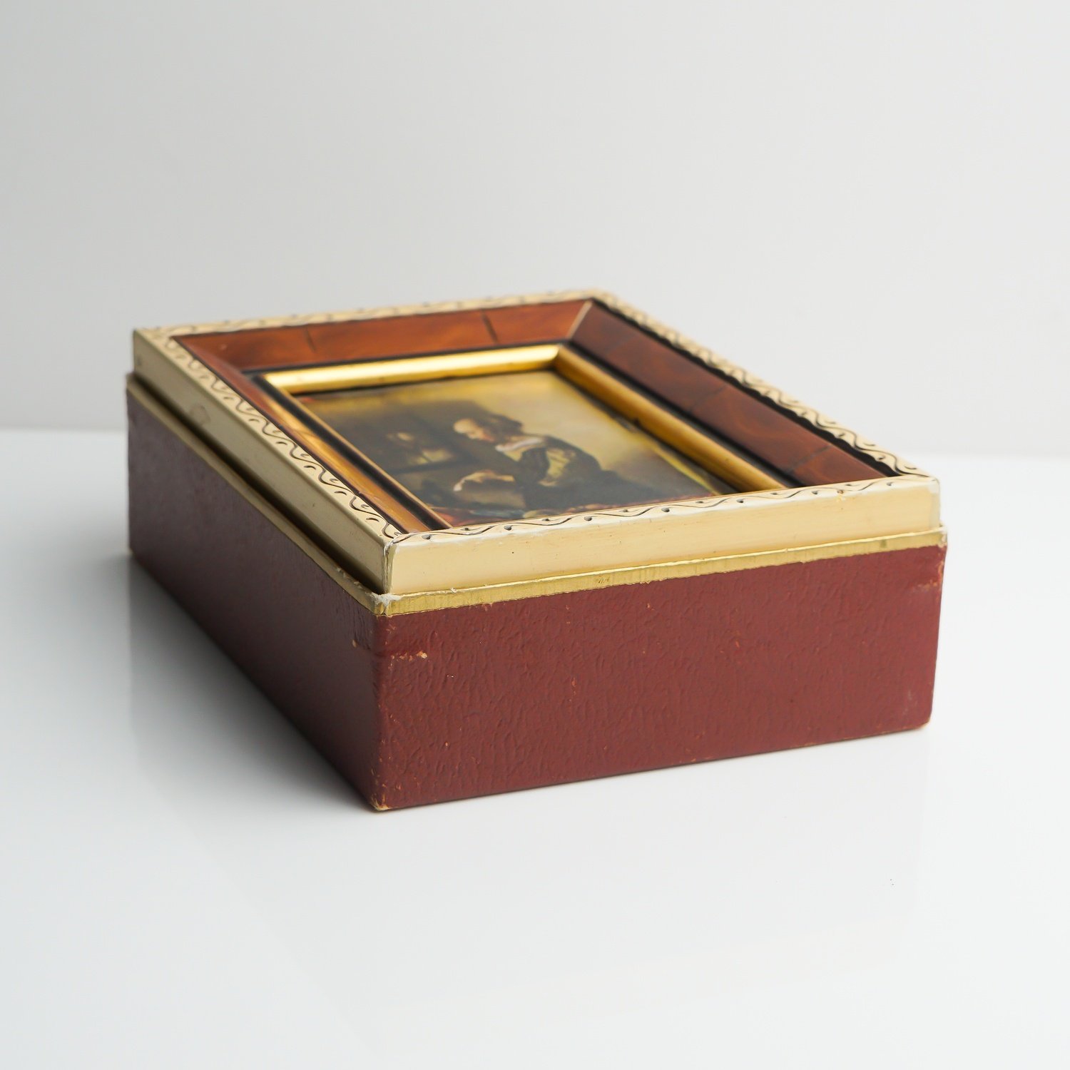 Gammal Dosa Med Ram Som Lock - Van D.. | Köp från odabb på Tradera ...