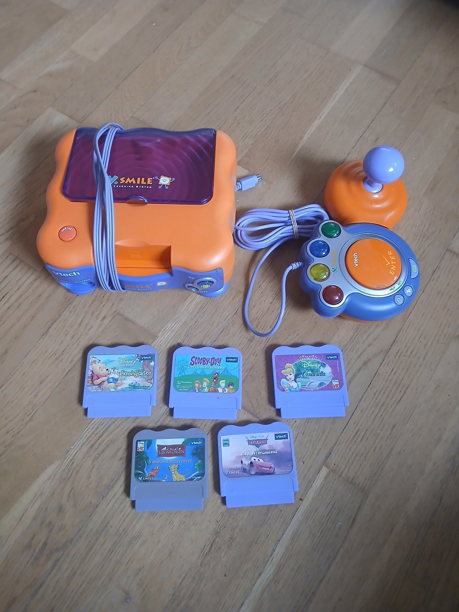 Vtech V.Smile Learning System med 5 spel 5 | Köp på Tradera (713514545)