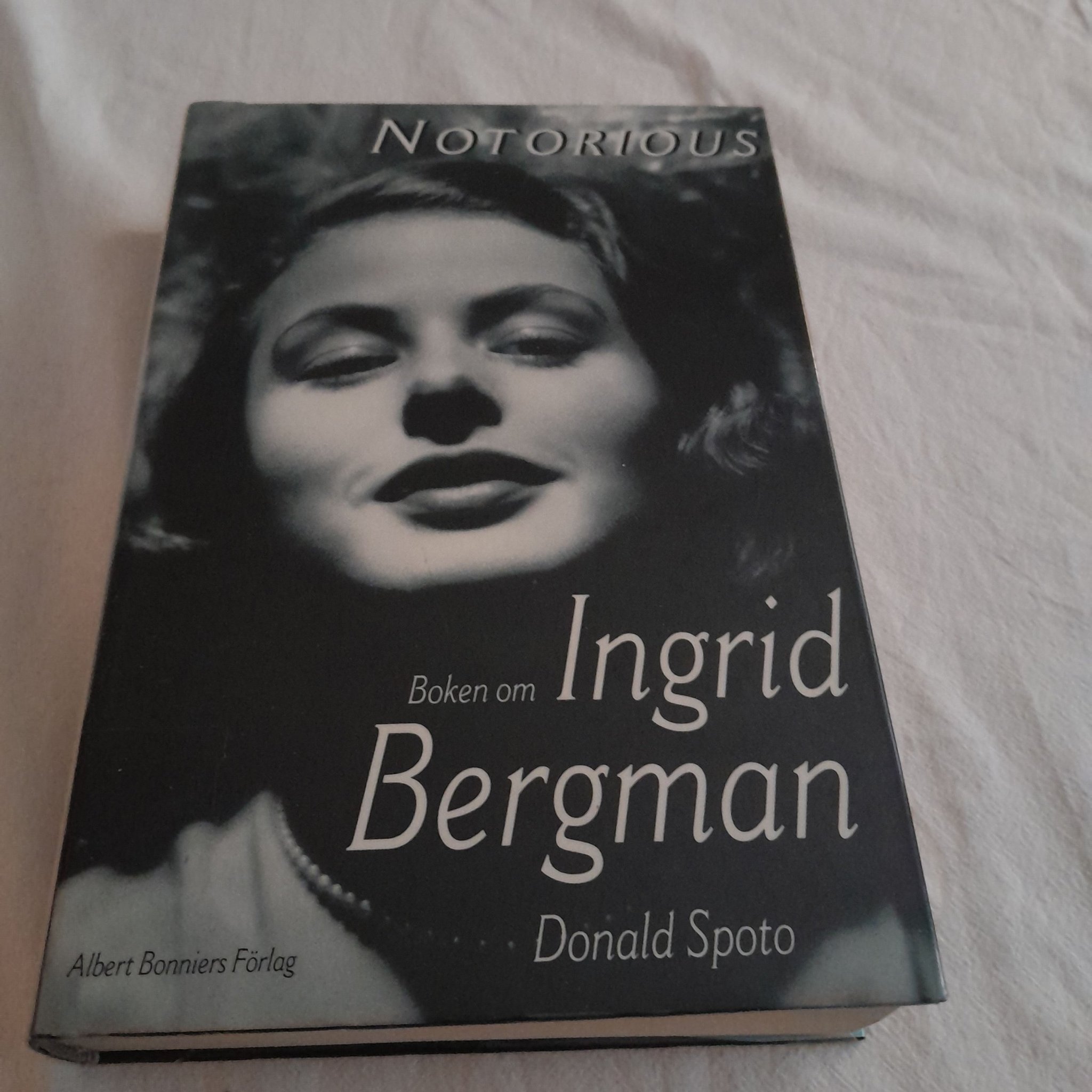 Se produkter som liknar Notorious: Boken om Ingrid Be.. på Tradera ...