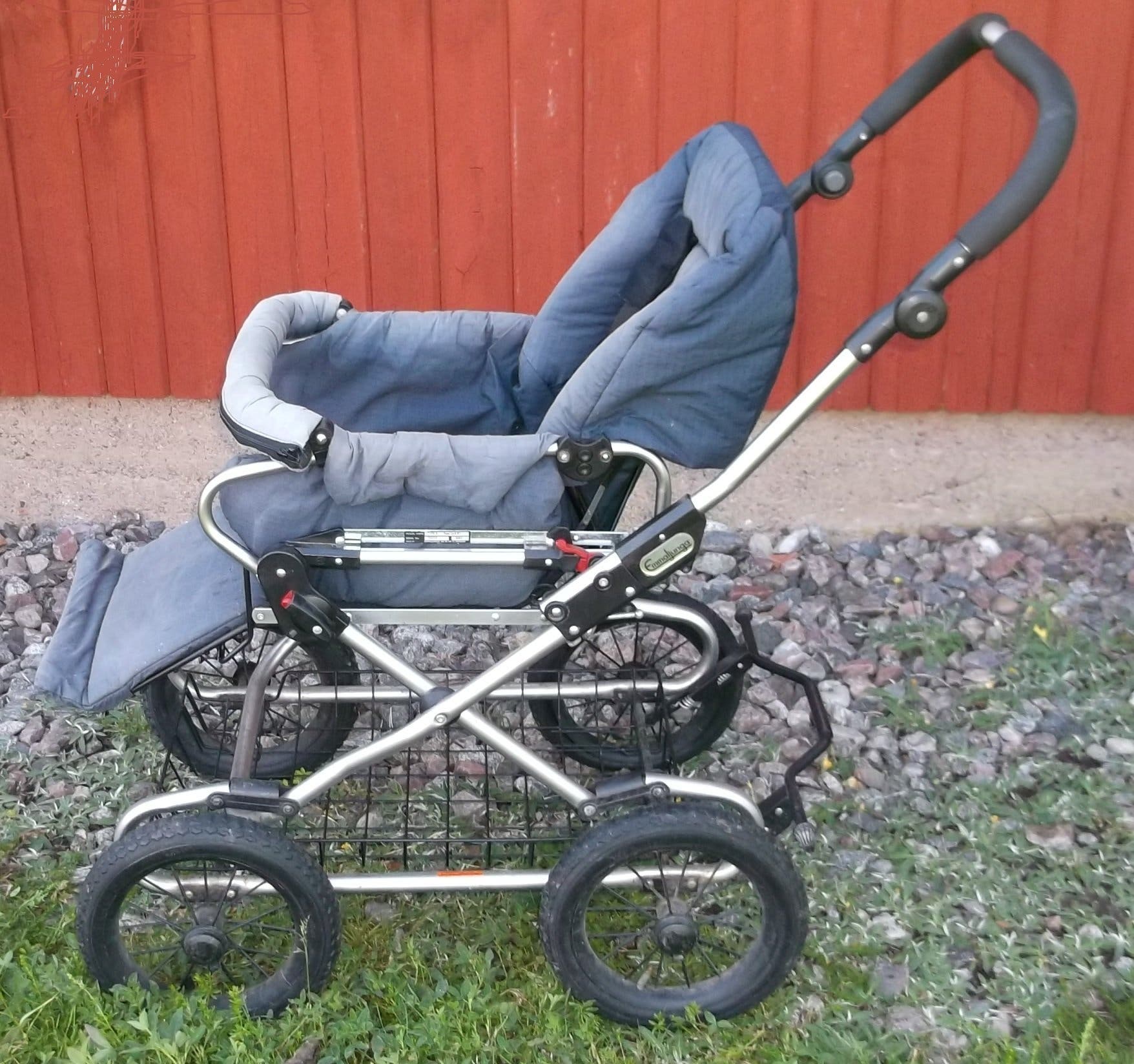 Sittvagn Emmaljunga Classic blå med varukorg | Köp på Tradera (716504119)