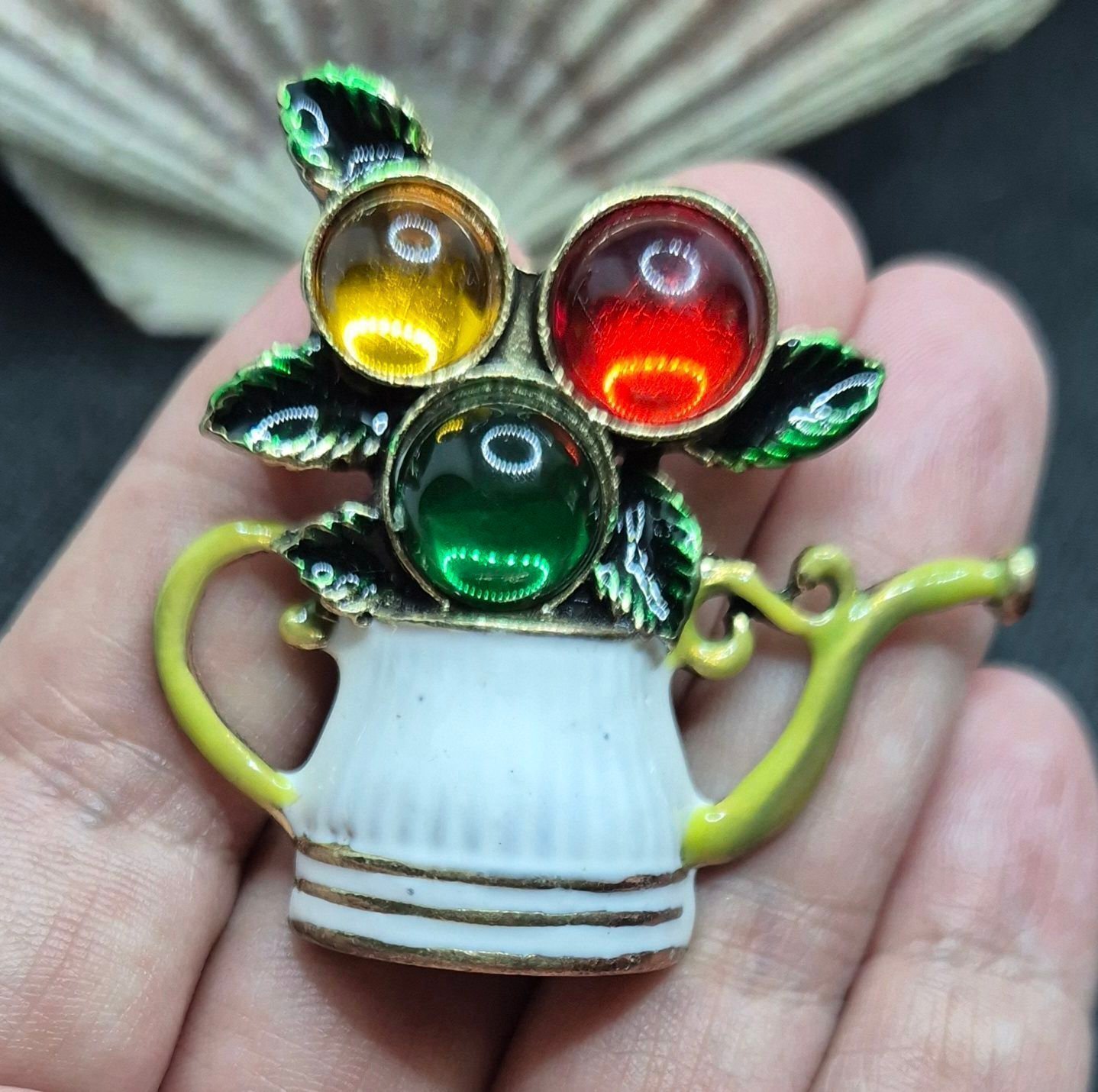 Brosch - Söt kanna | Köp på Tradera (697154109)