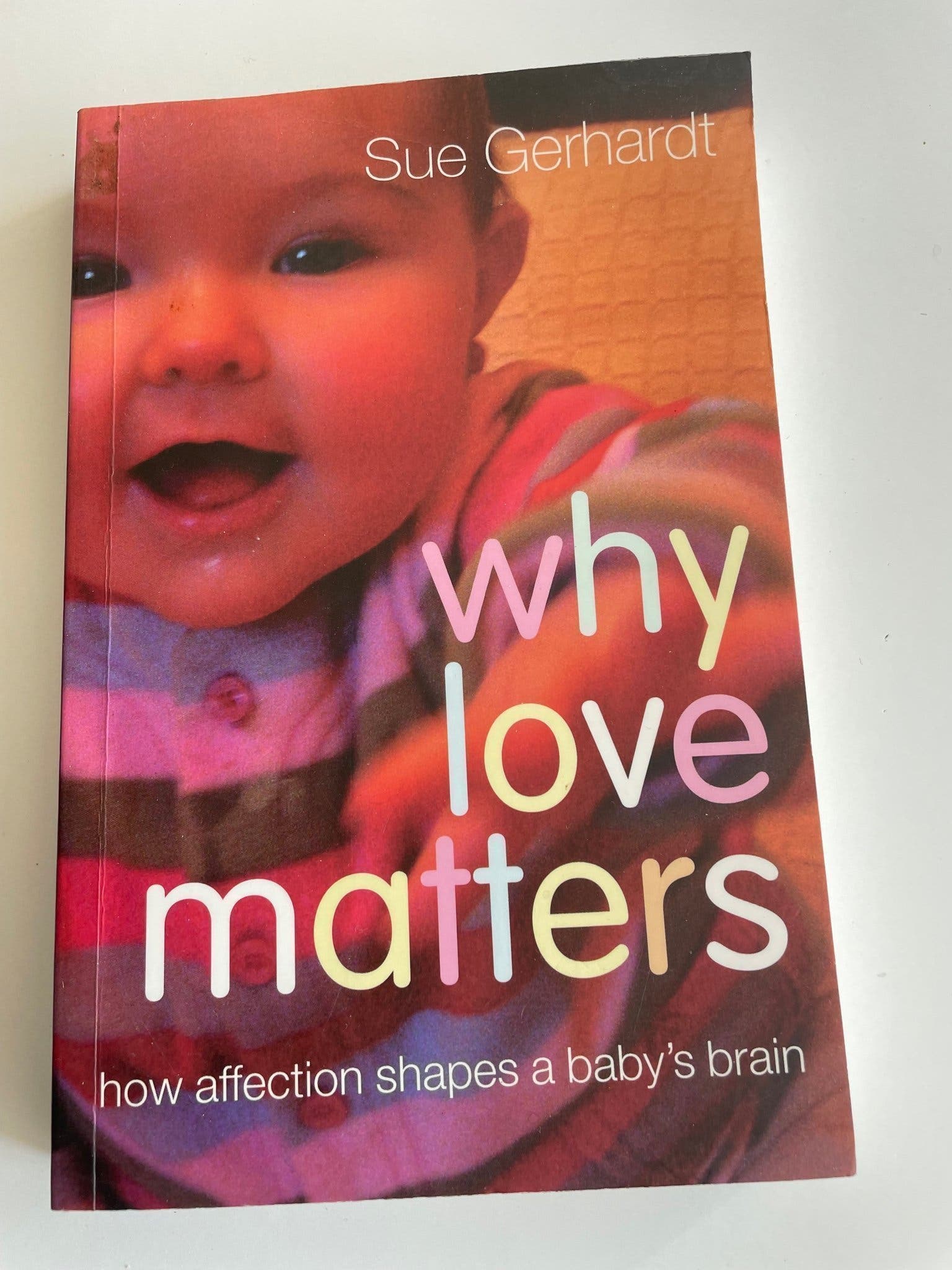 Se produkter som liknar Why Love Matters - Sue Gerhardt på Tradera ...