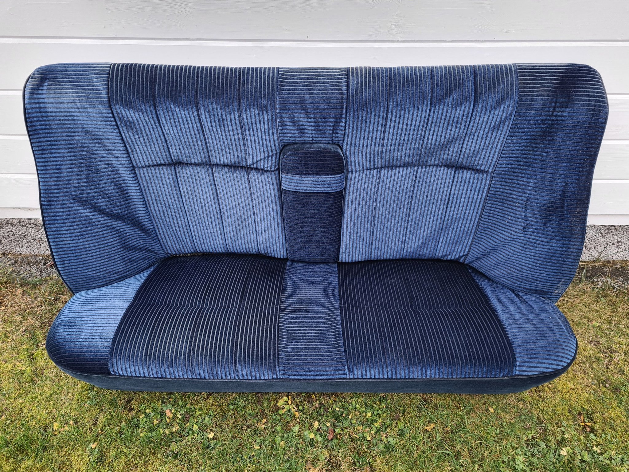 Volvo 240 Baksäte blå plysch | Köp på Tradera (571683721)