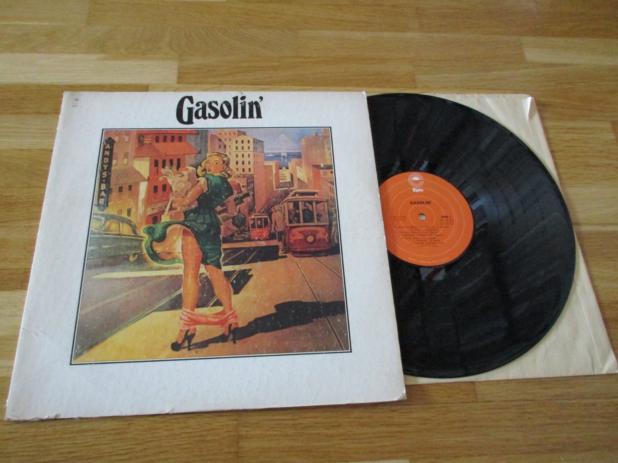 Se produkter som liknar GASOLIN USA LP 1976 KIM LARSE.. på Tradera ...