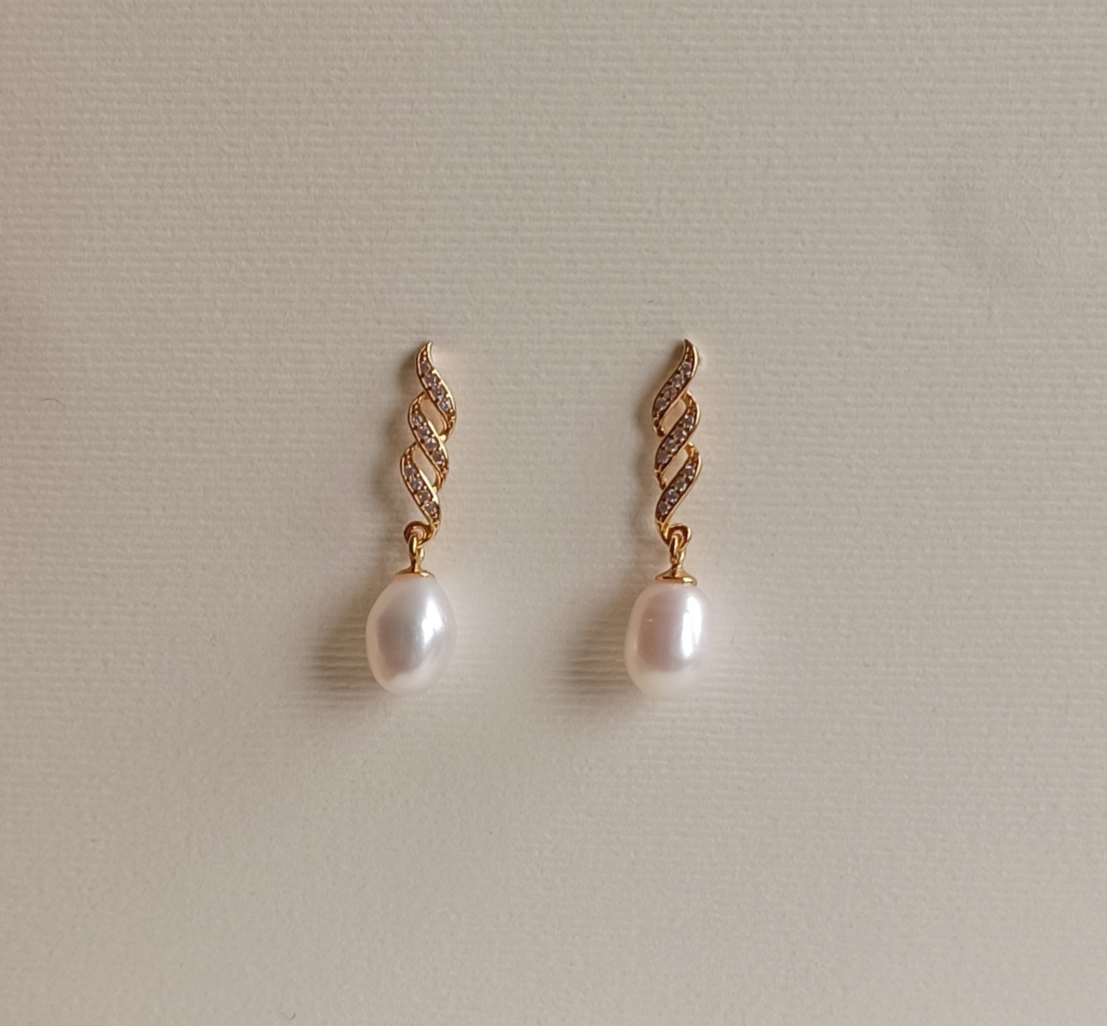 Guldpläterade silver 925 örhängen med sötvatten.. | Köp på Tradera ...