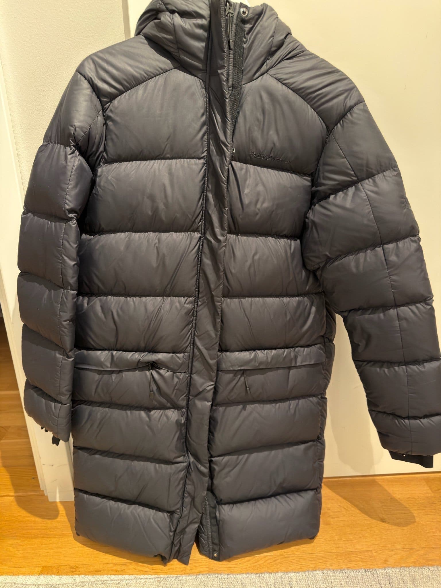 Peak Performance Frost Down coat storlek medium | Köp på Tradera ...