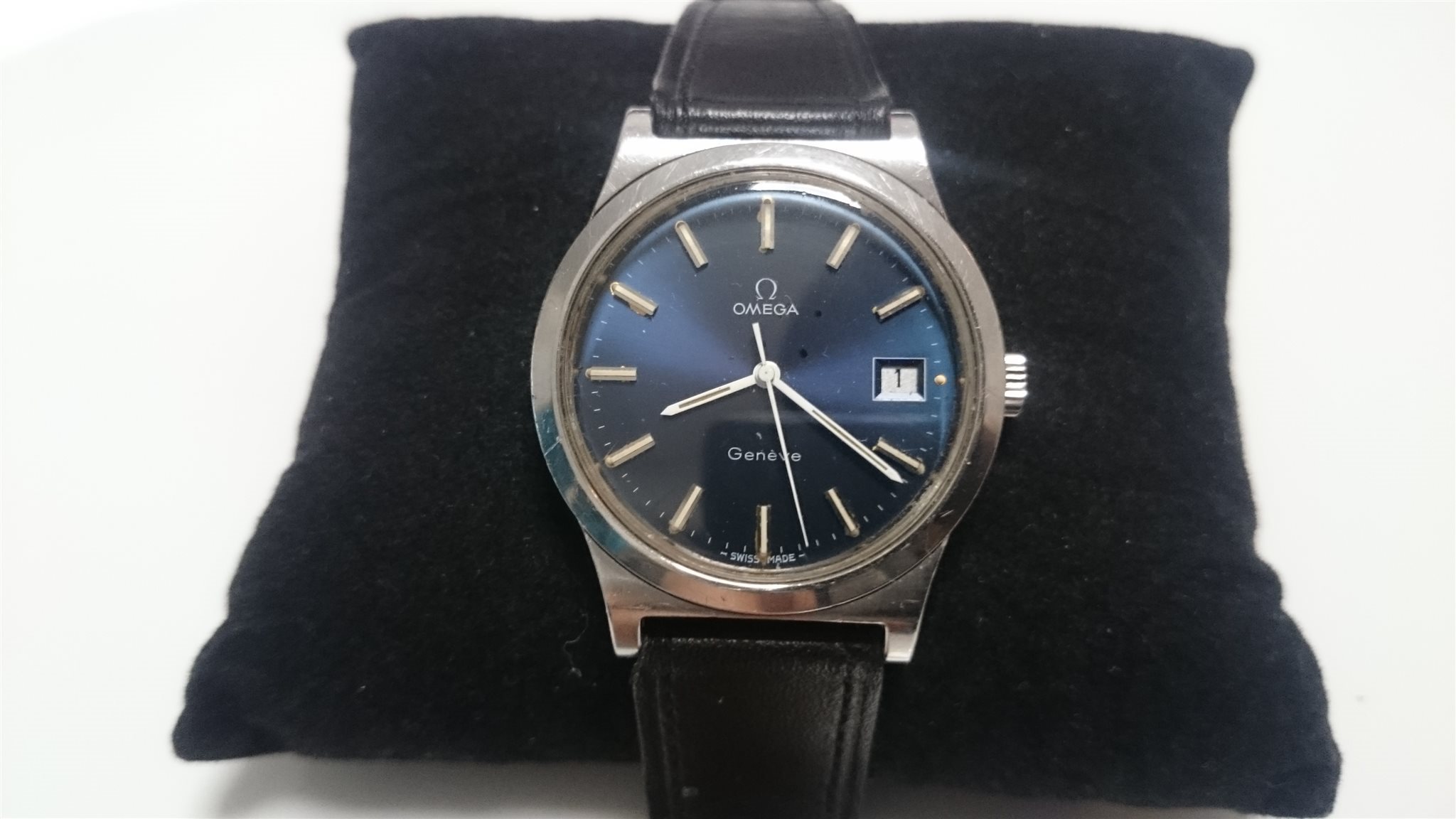 Gammal swiss made omega geneve klocka med blå urtavla och vit visare (2 ...