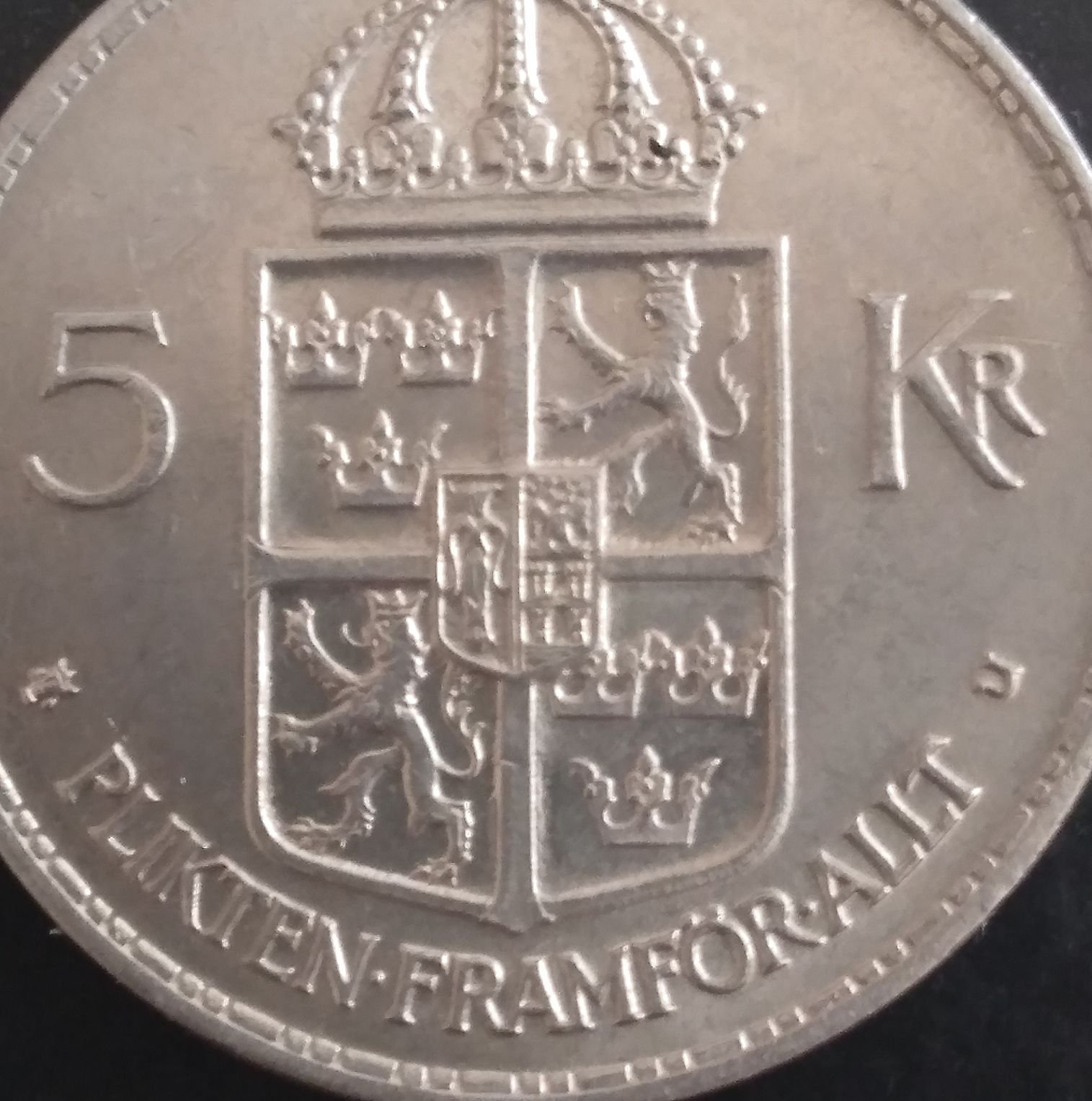 Se produkter som liknar Svensk 5 krona 1972 utan linj.. på Tradera ...