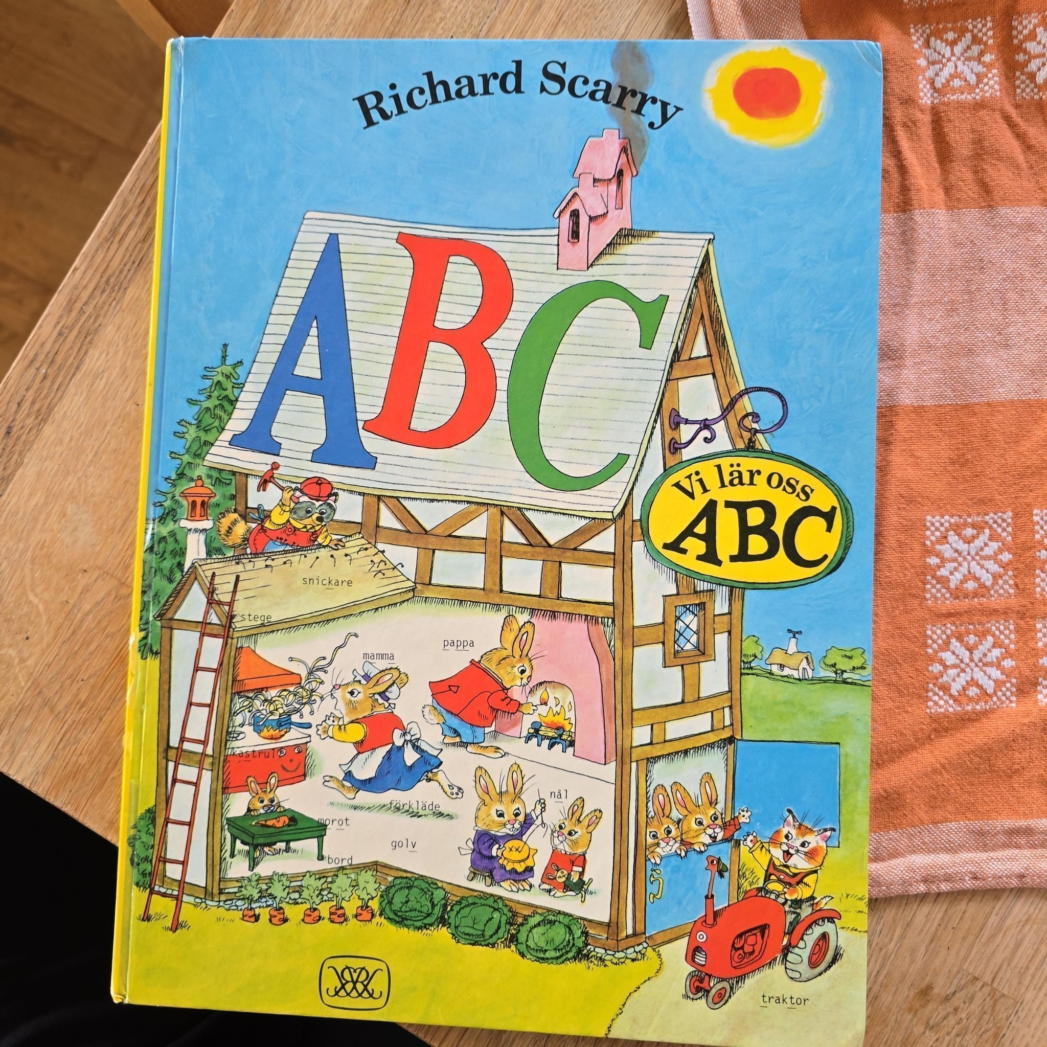 Se produkter som liknar Richard Scarrys ABC, Richard .. på Tradera ...