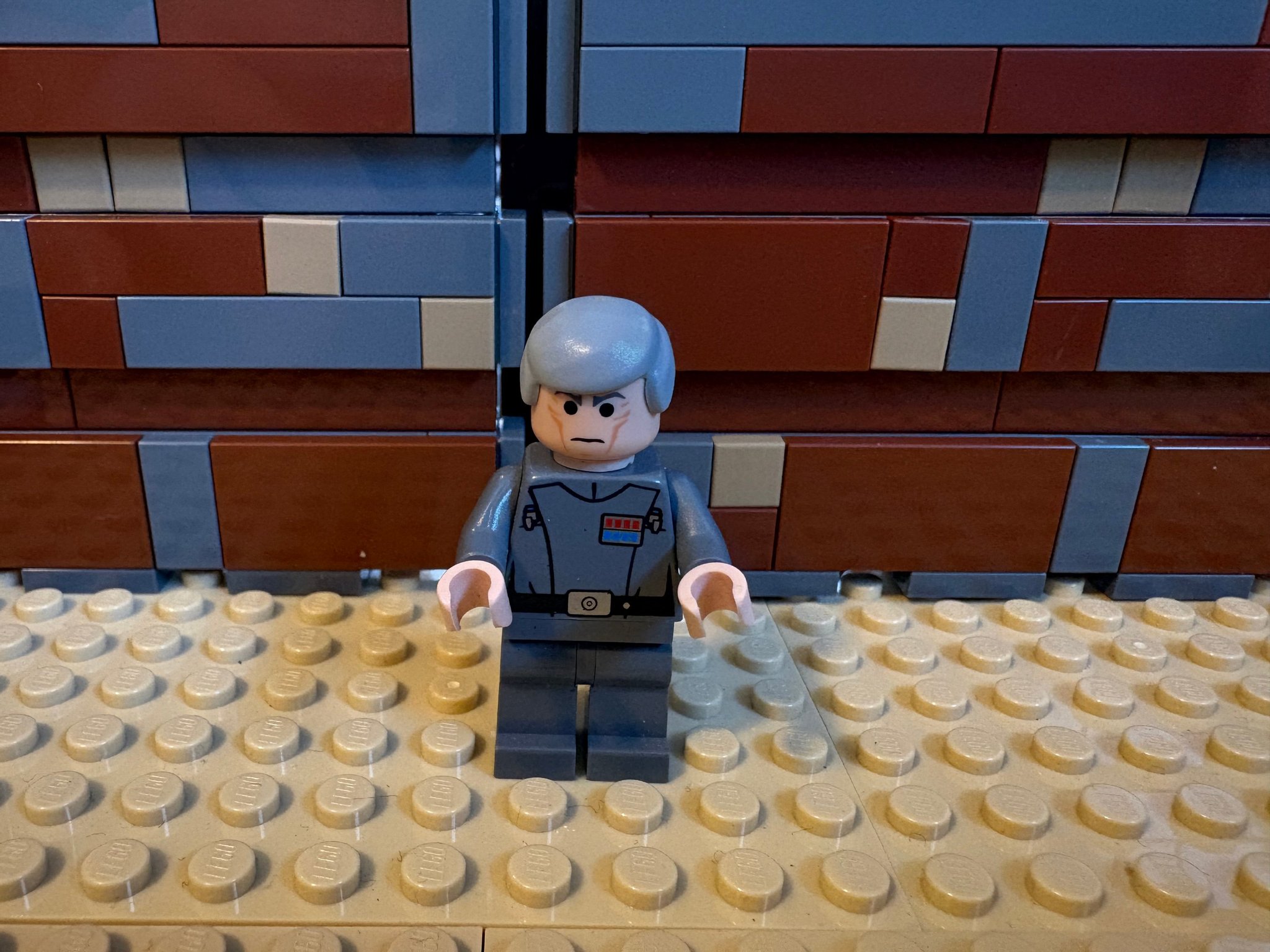 Lego Star Wars - Grand Moff Tarkin Minifigur | Köp på Tradera (711033820)