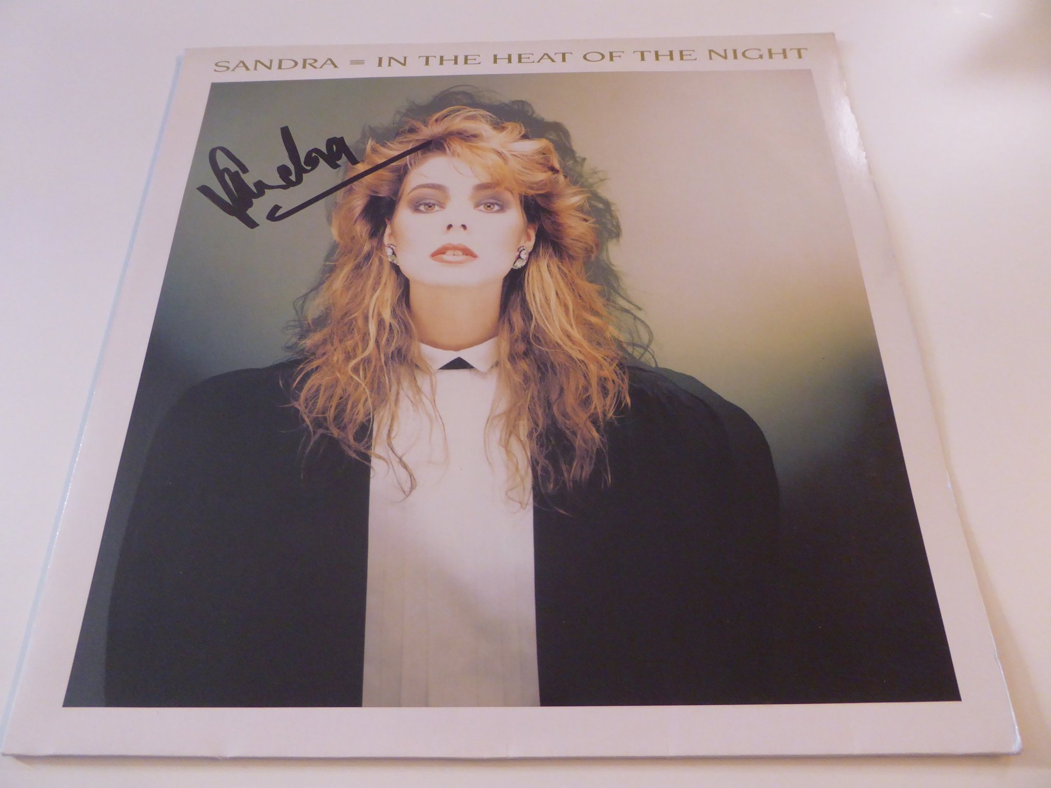 Se produkter som liknar SANDRA - SIGNERAD MAXI AUTOGR.. på Tradera ...