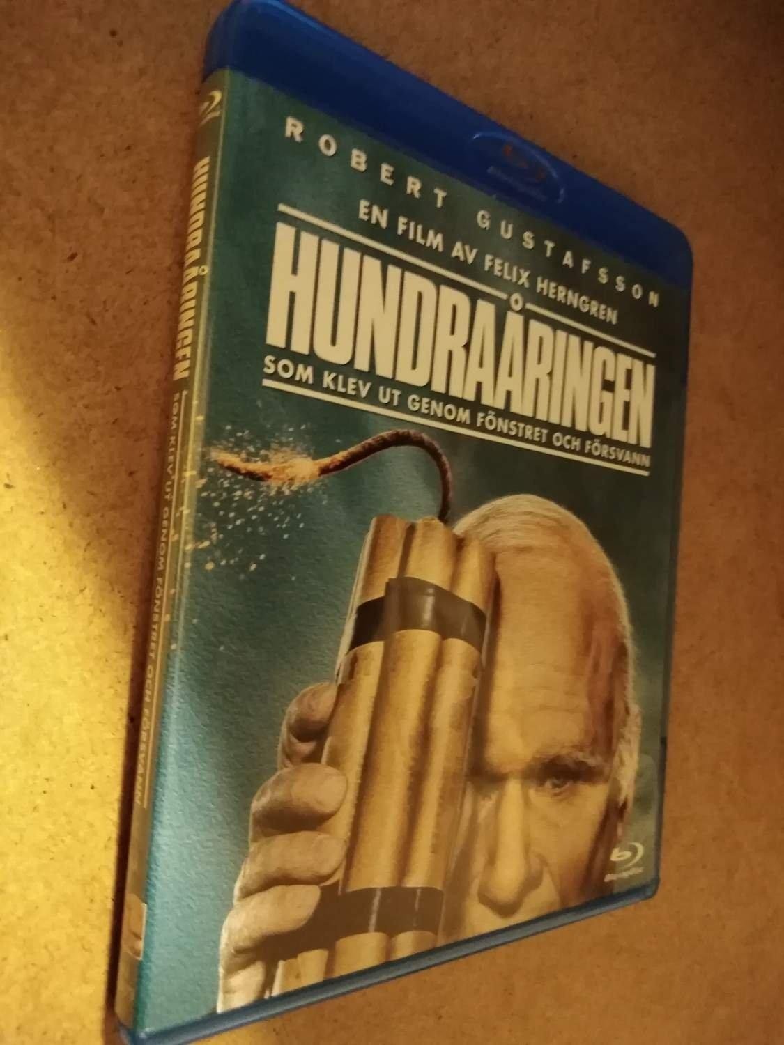 Hundraåringen som klev ut geno.. | Köp från Vinylcomics på Tradera ...