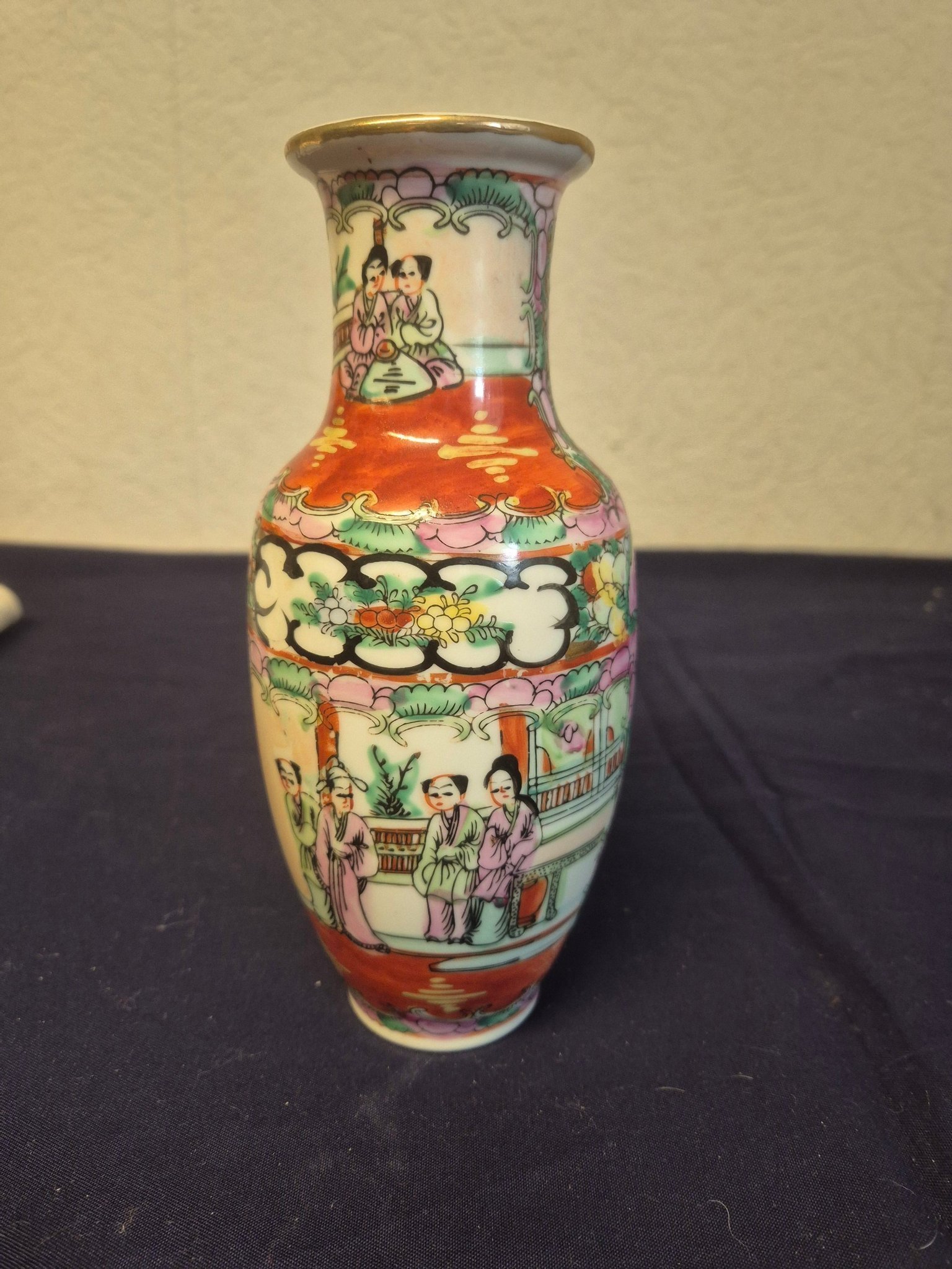 Asiatisk vas med stämpel undertill | Köp på Tradera (714093259)