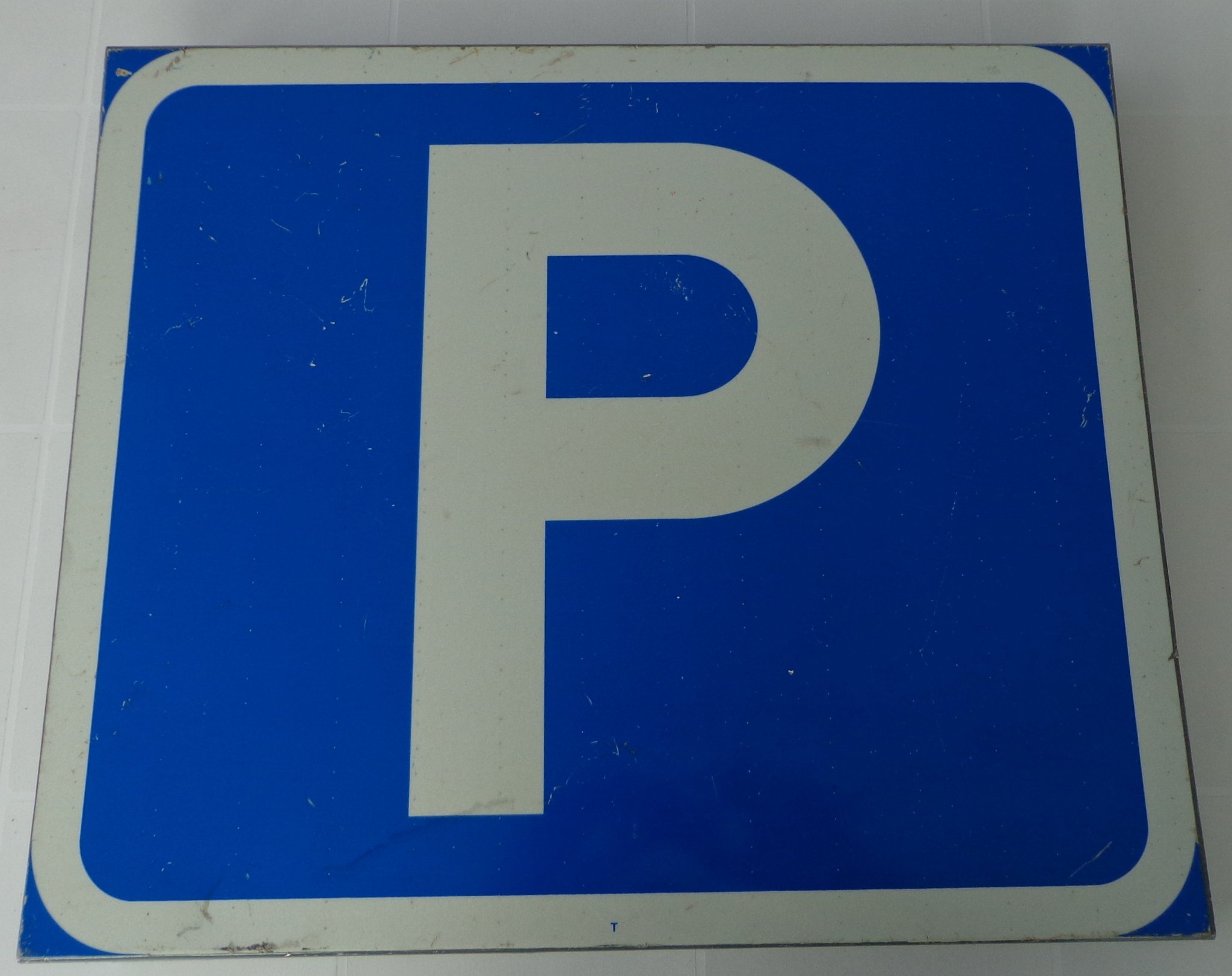 Äkta p - skylt i plåt. (451183865) ᐈ Köp på Tradera