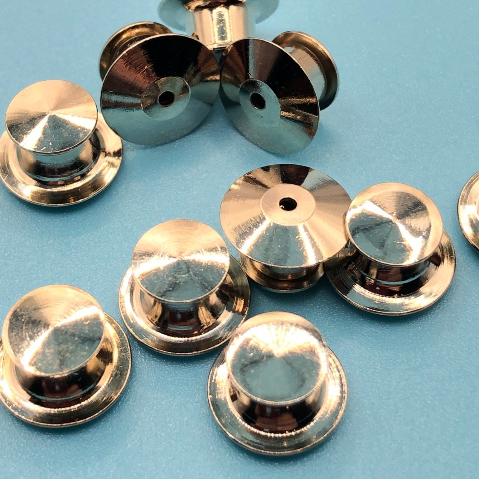 5 st - Durable Locking Pin Backs - Silver, Nick.. | Köp på Tradera ...