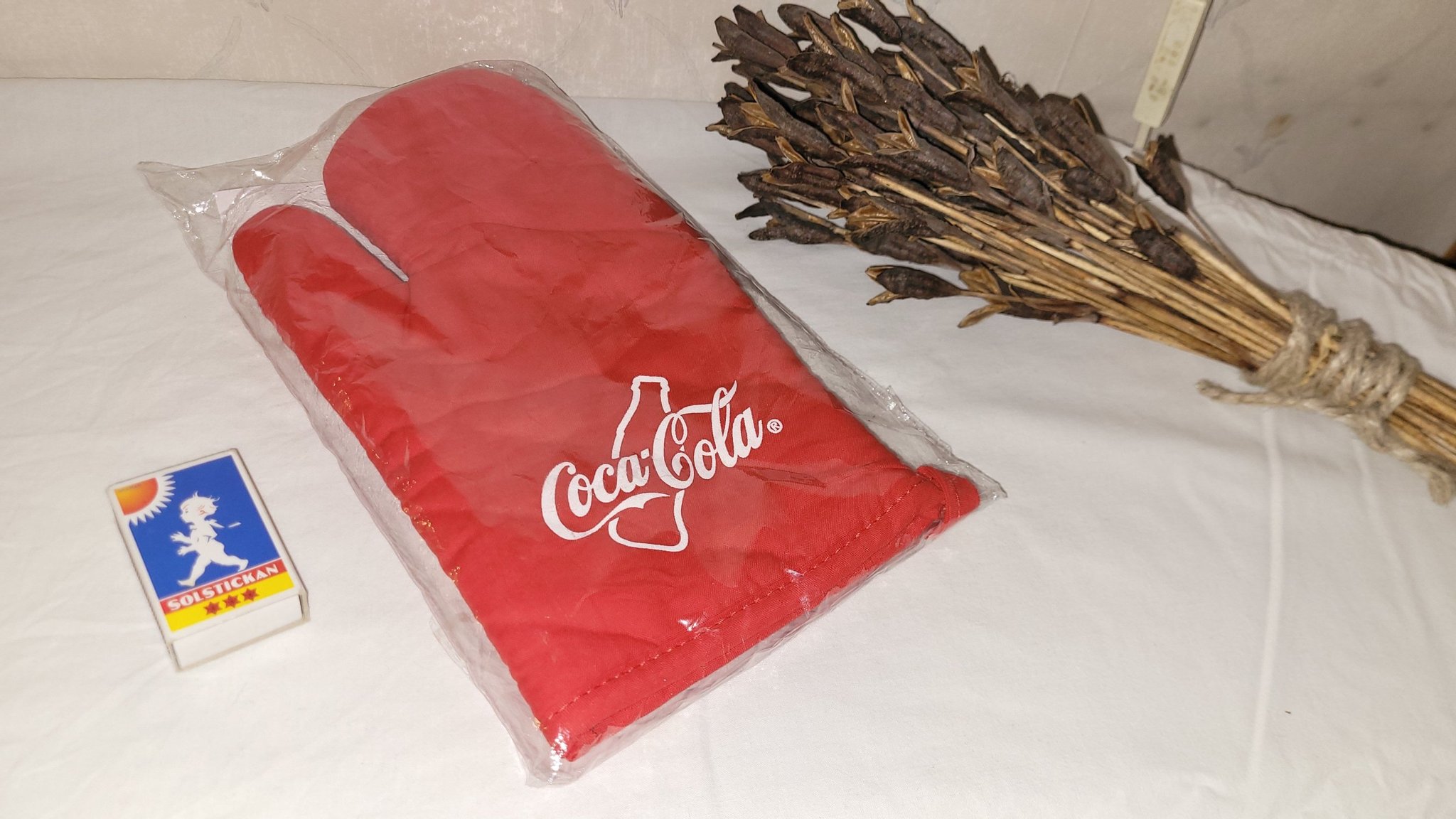 COCA-COLA grytvante GRYTLAPP ugnsvante NY I FÖR.. | Köp på Tradera ...