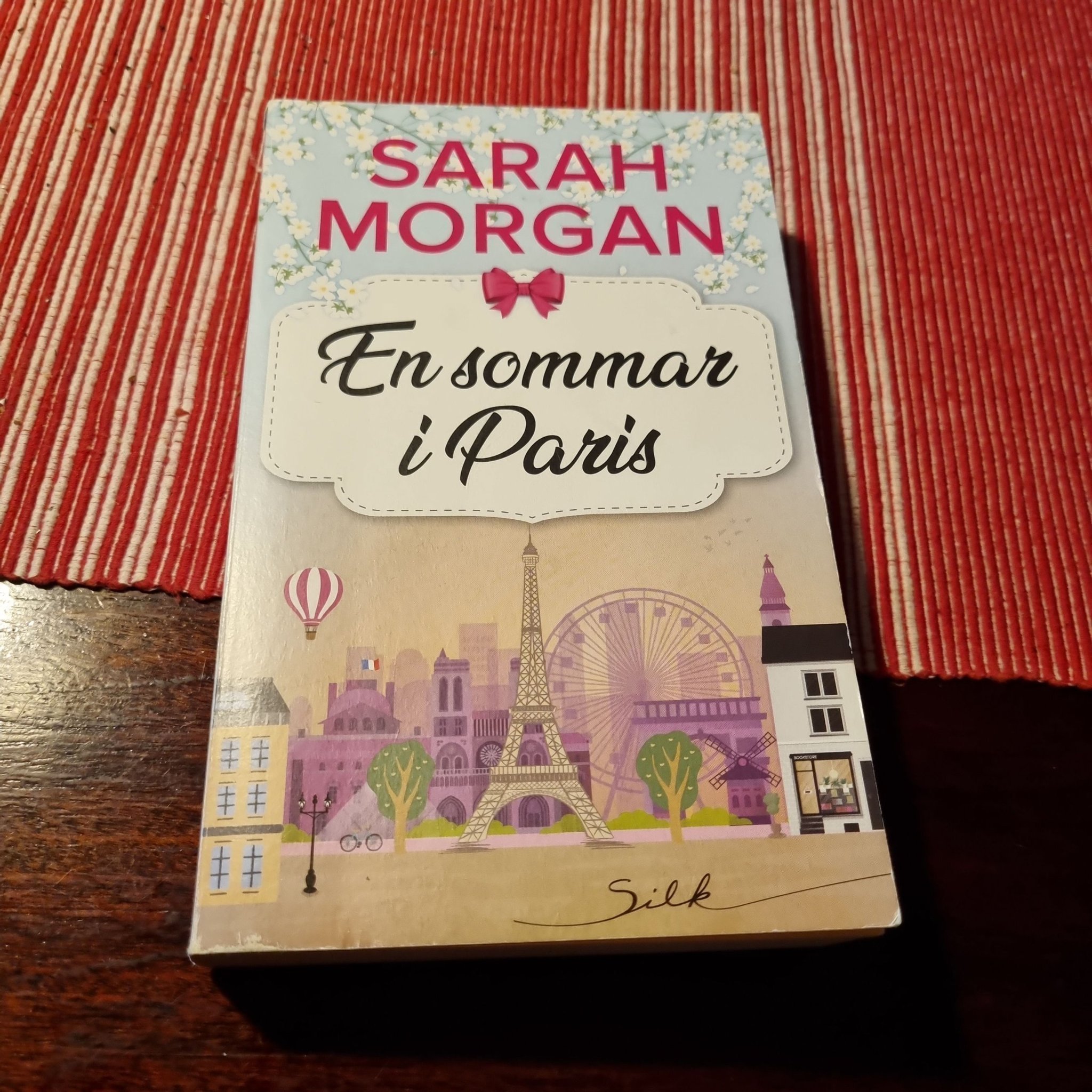 Harlequin silk / Sarah Morgan / En sommar i Paris | Köp på Tradera ...