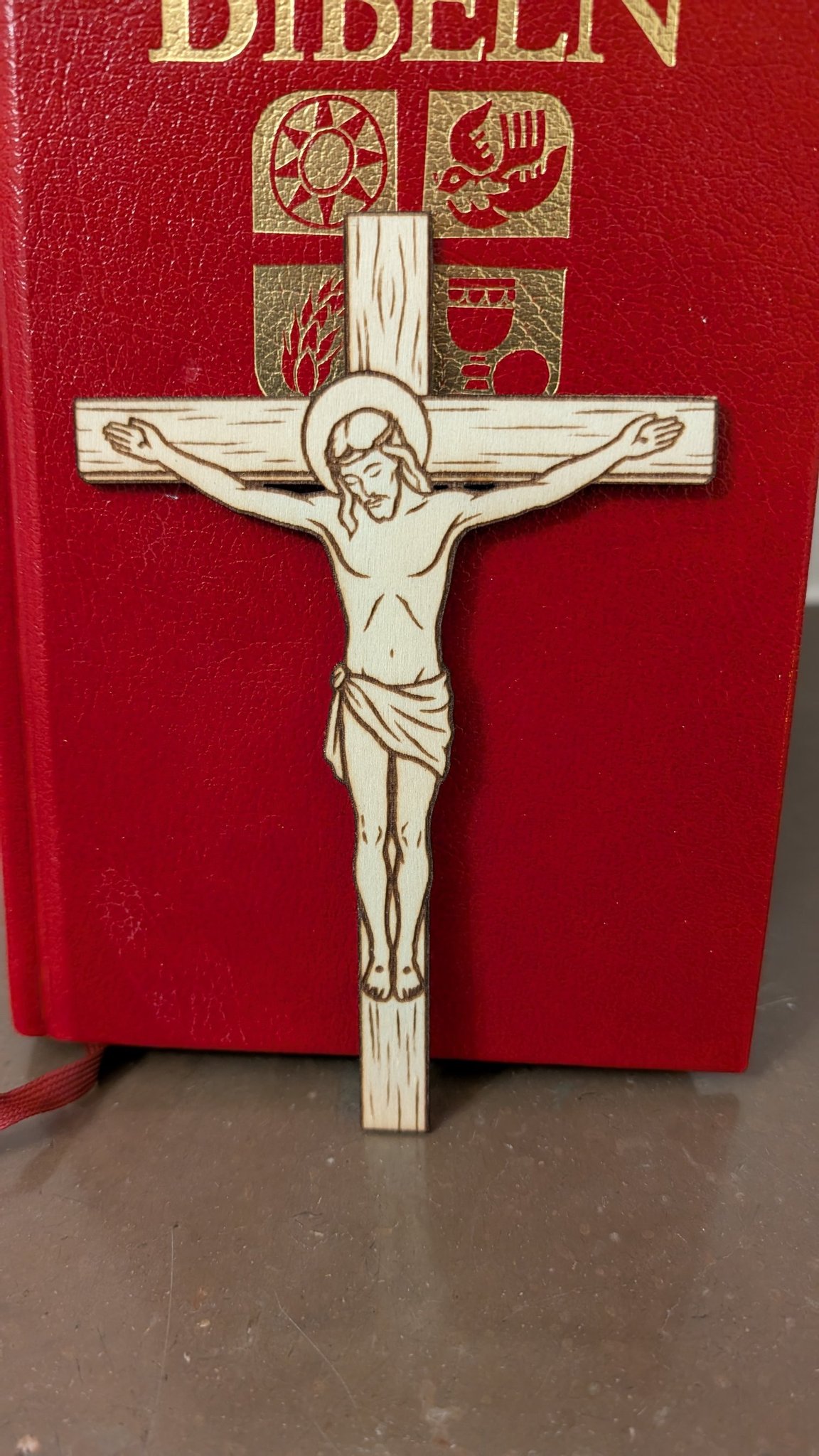 Unikt Krucifix i trä – Jesus på korset med dolt.. | Köp på Tradera ...