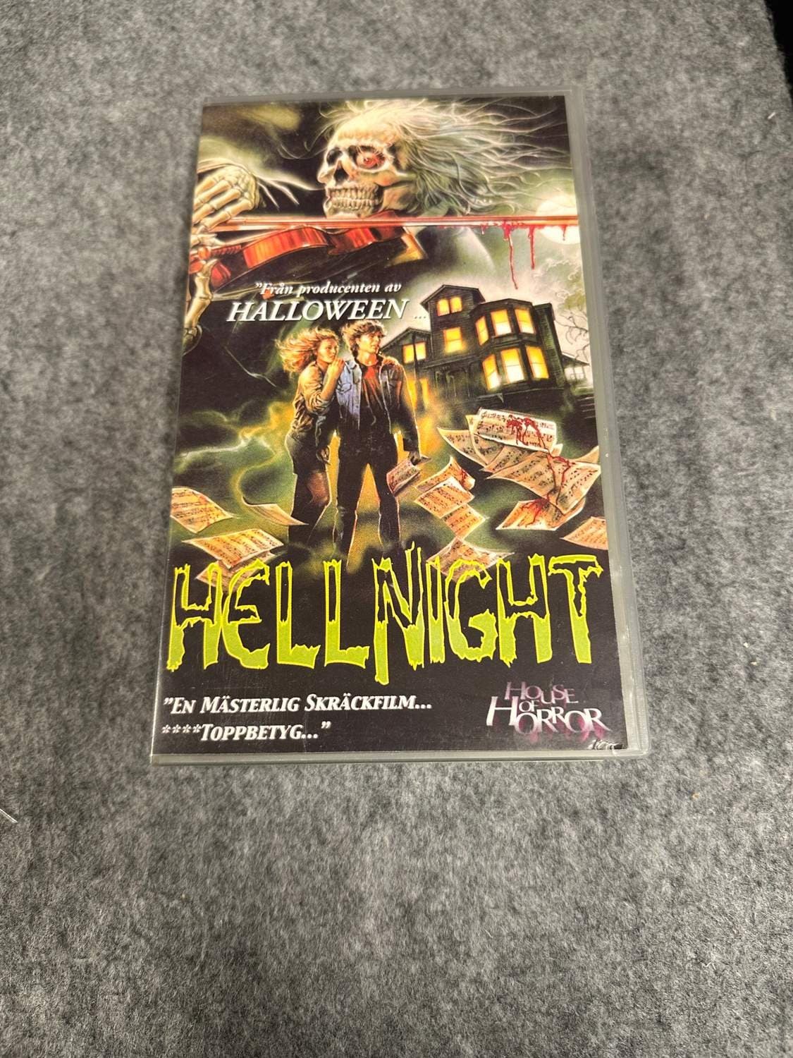 Hell Night - VHS | Köp från LindesFynd på Tradera (629116043)