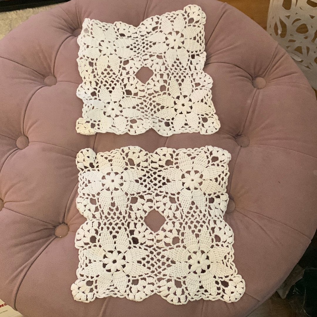 Två virkade till fönsterlampor eller dukar | Köp på Tradera (703222212)