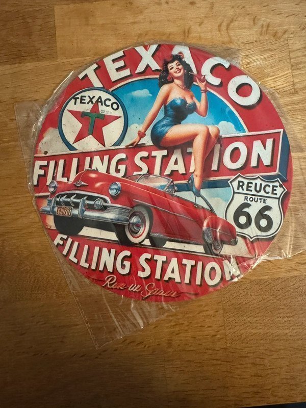Texaco Nostalgiskylt (Pin-up & Route 66) – Retr.. | Köp på Tradera ...