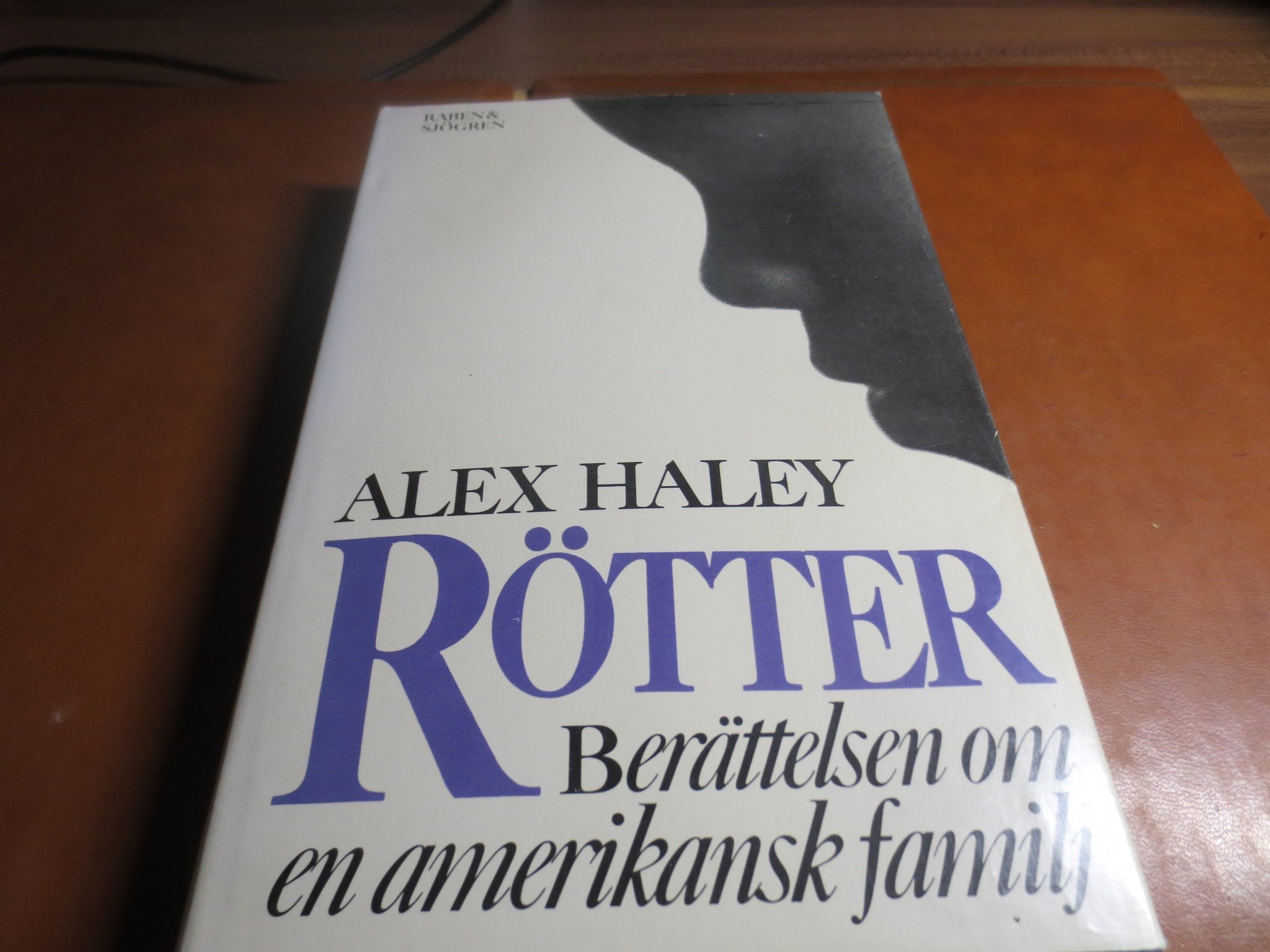 Se produkter som liknar Boken Rötter av Alex Haley på Tradera (625407199)