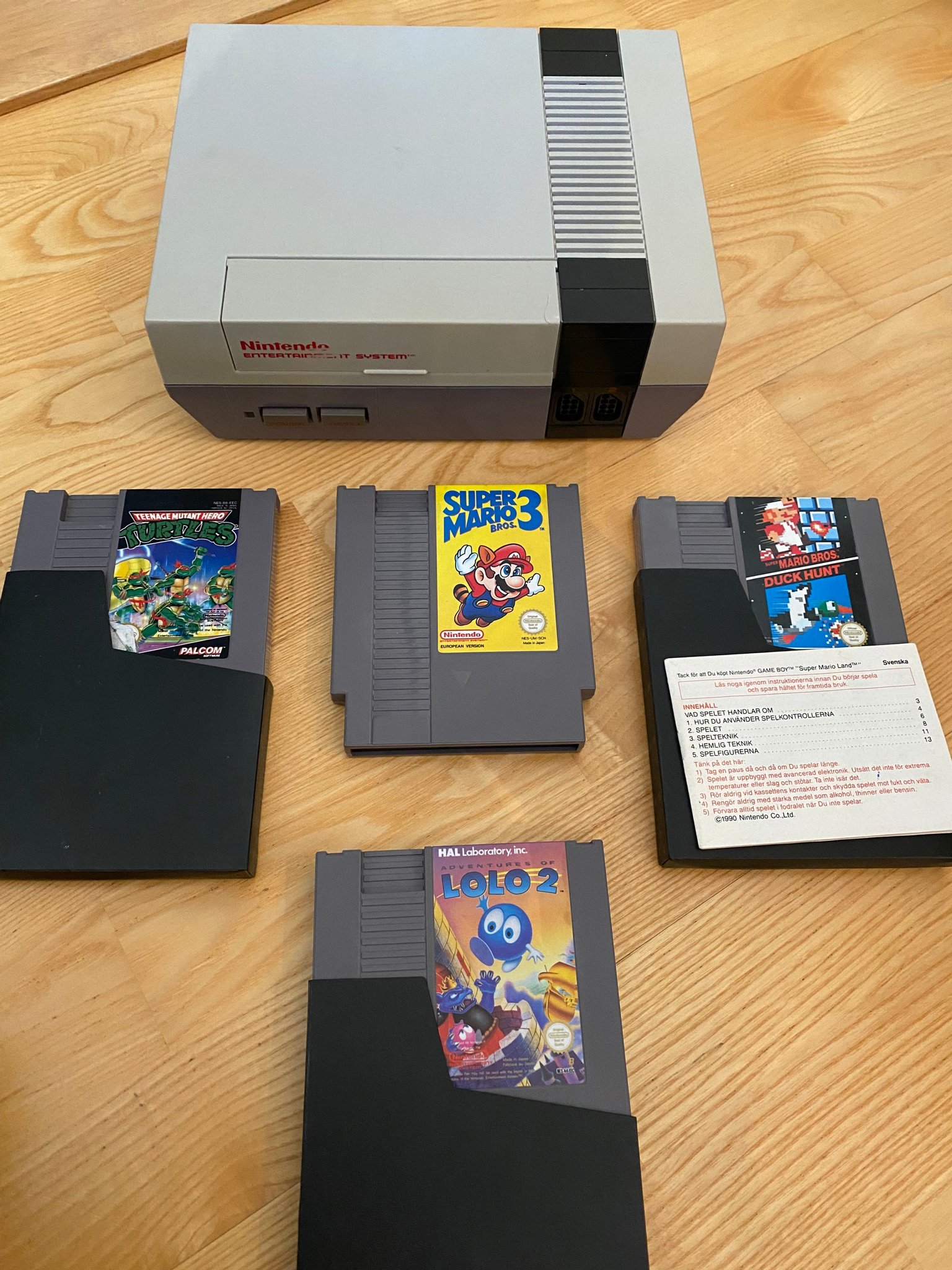 Se produkter som liknar Nintendo 8-bit, 2 kontroller .. på Tradera ...