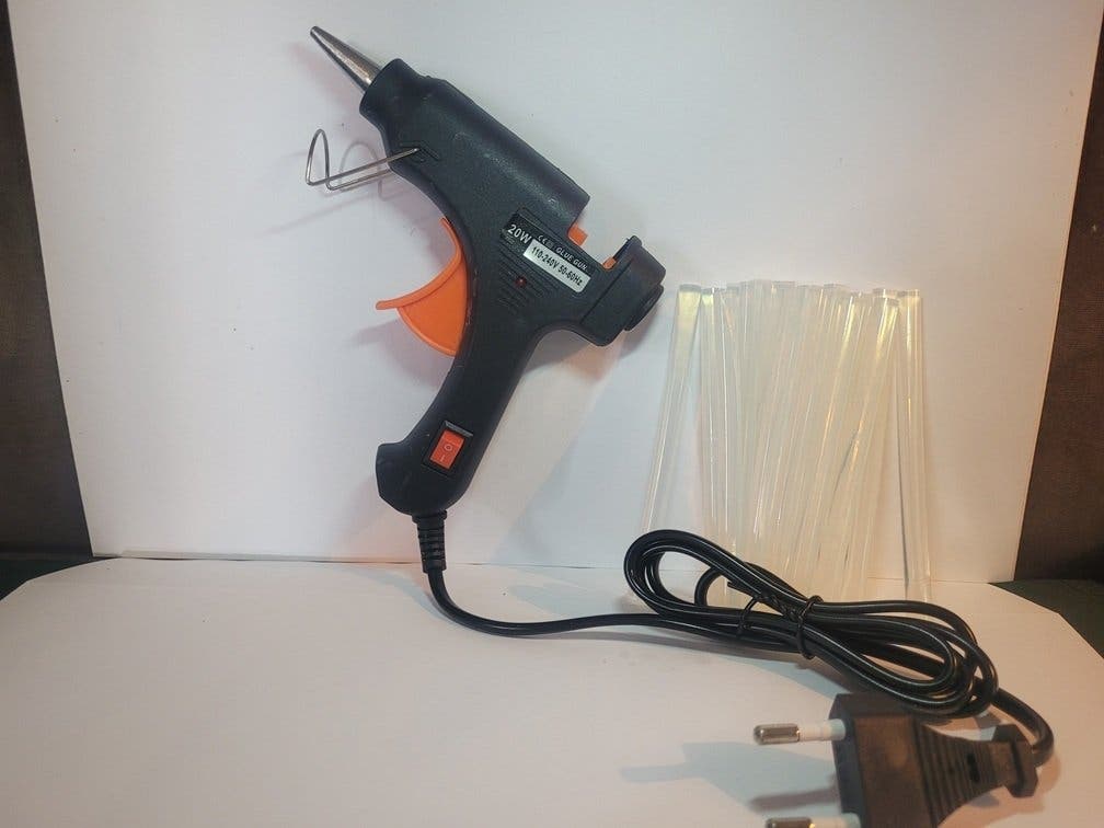 Se produkter som liknar Glue gun Lim pistol med många.. på Tradera ...