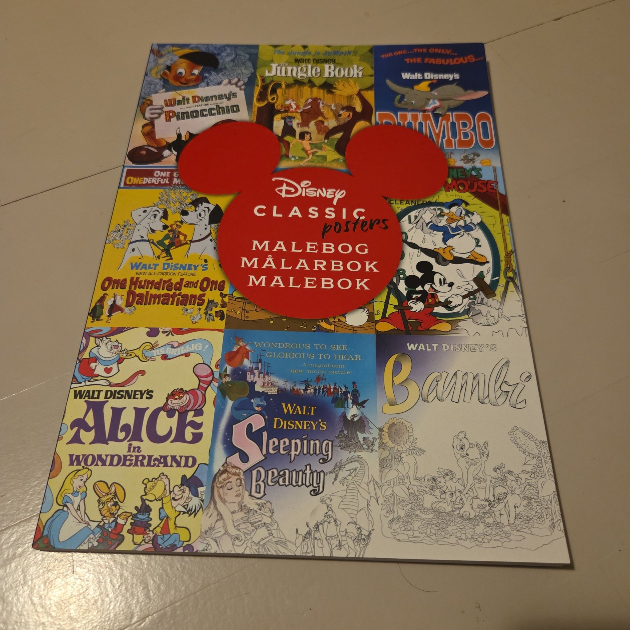 Disney Classic Posters Målarbok | Köp på Tradera (704612895)