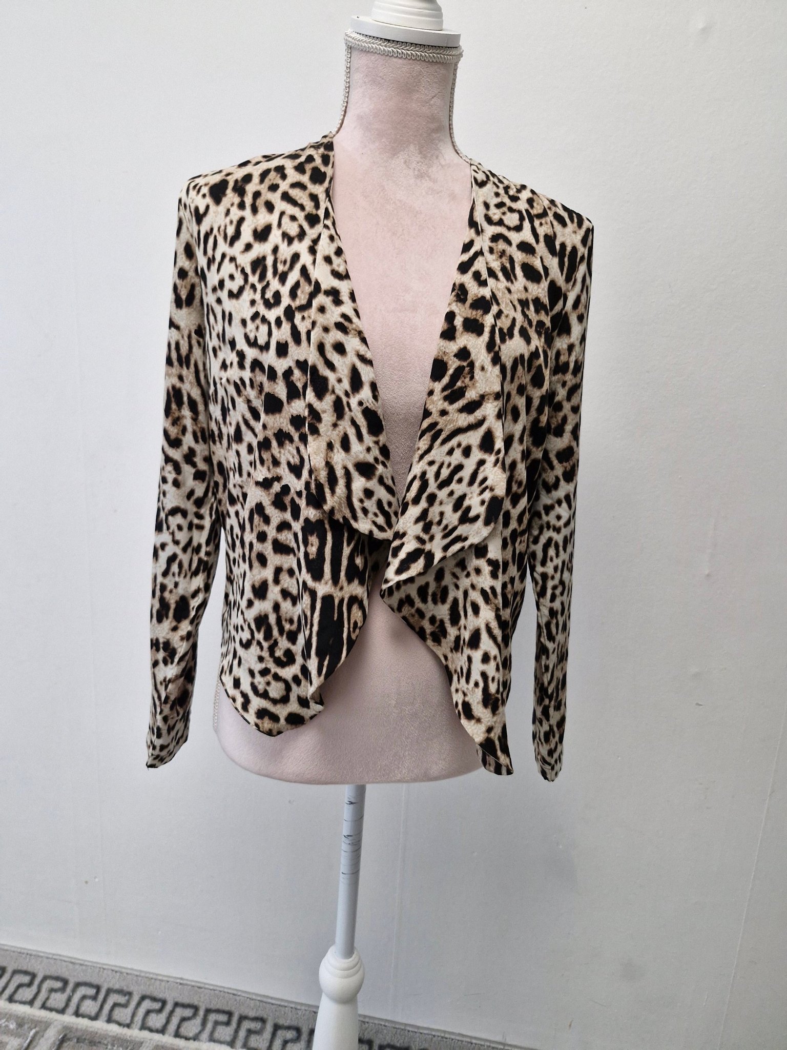 Se produkter som liknar Tun kofta på Tradera (705305020)