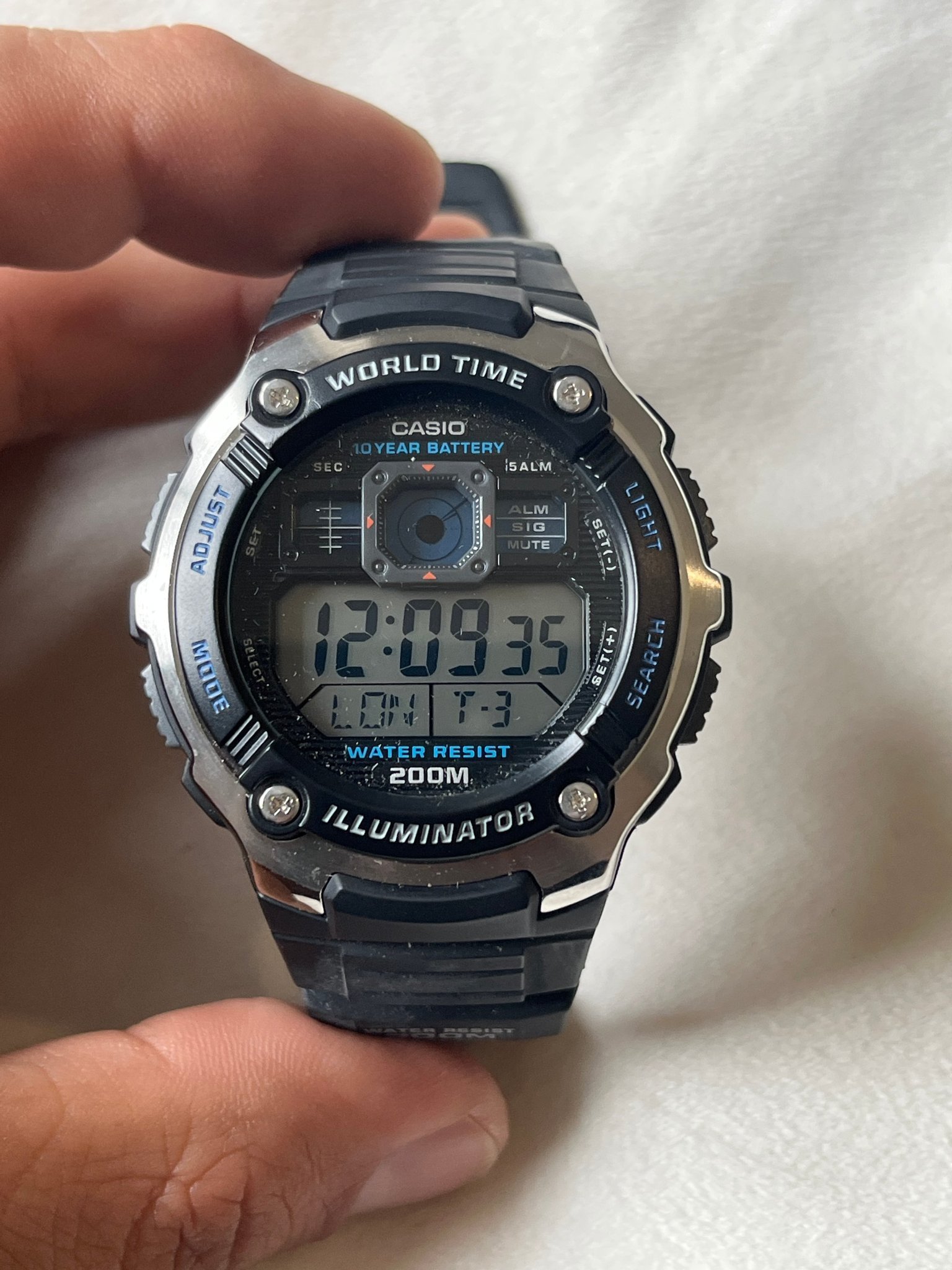 Se produkter som liknar Casio AE-2000W World Time Arm.. på Tradera ...