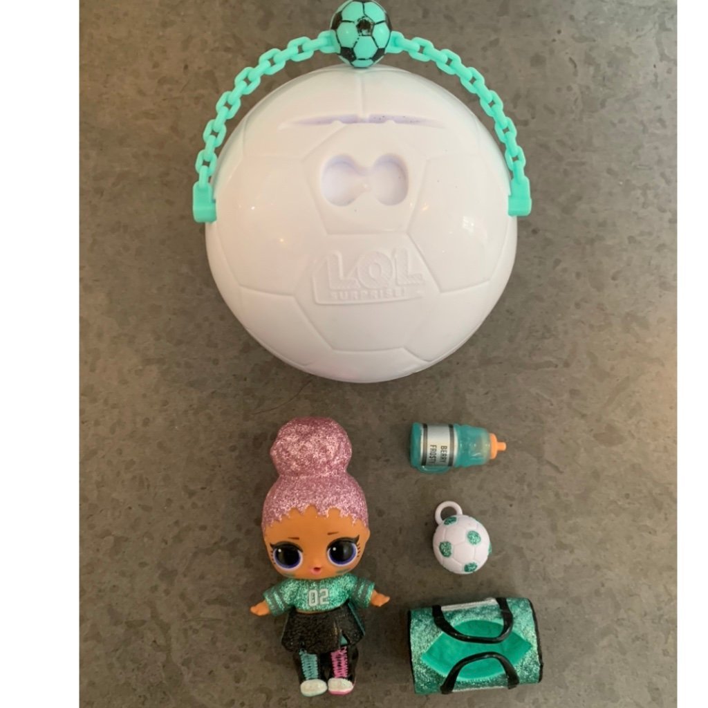 Se produkter som liknar LOL docka på Tradera (633142635)
