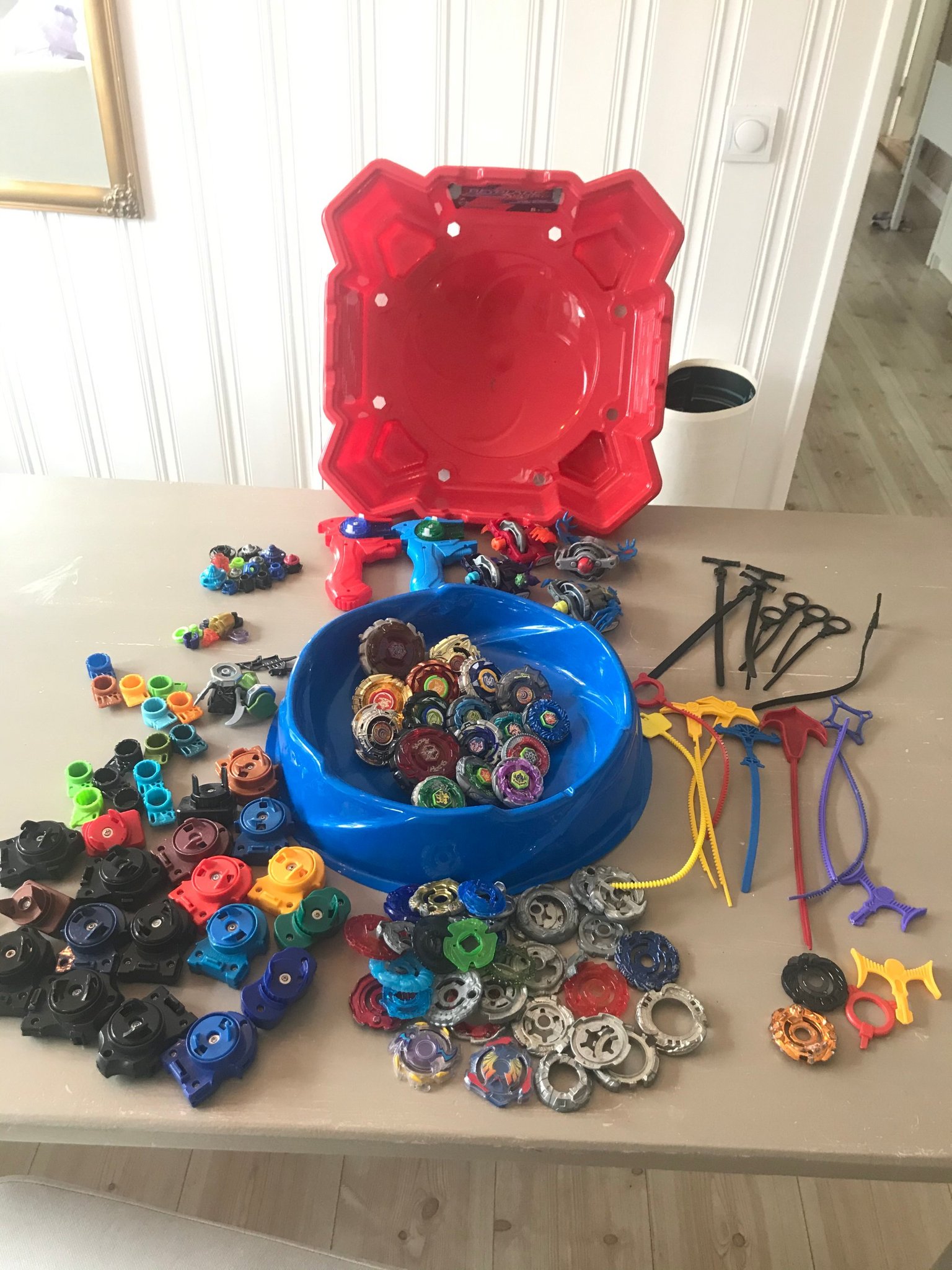 Beyblade vintage stor samling 2arenor turtles mm (416163000) ᐈ Köp på ...