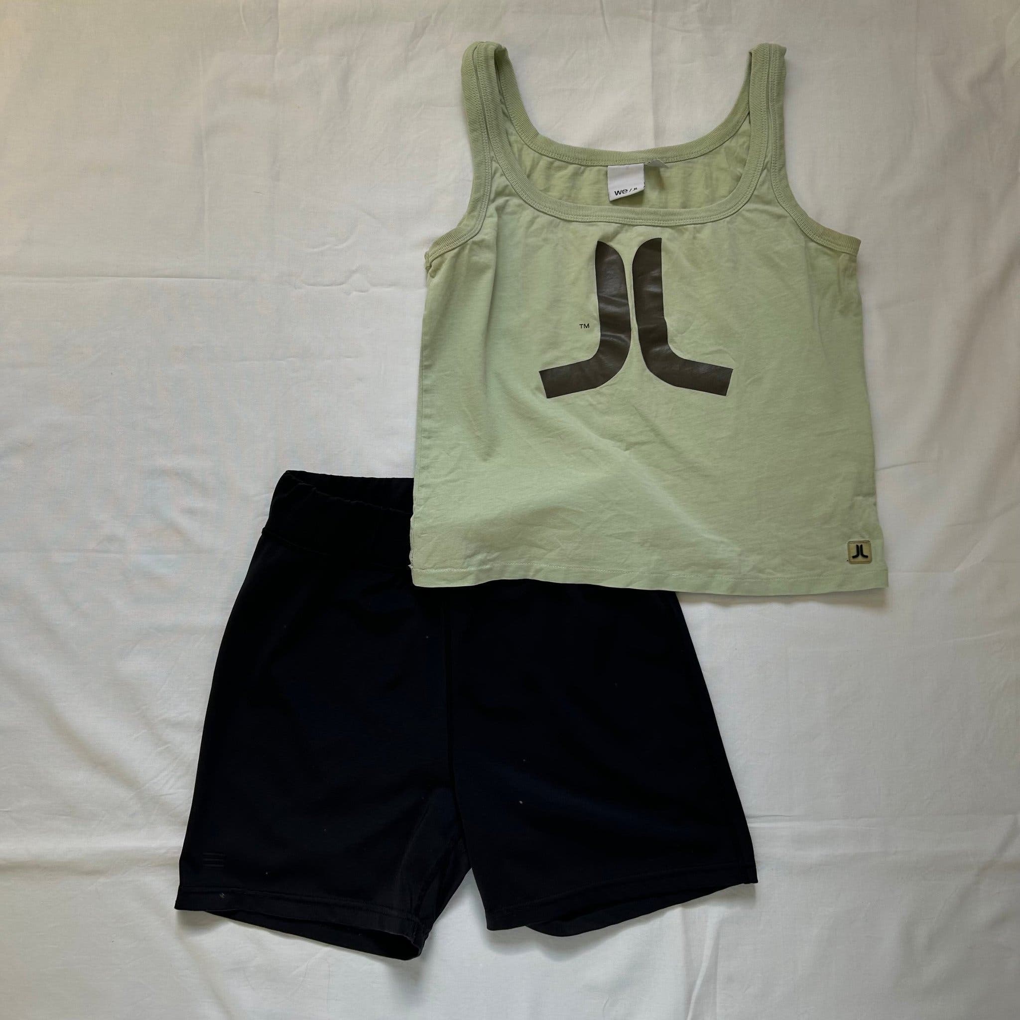 Se produkter som liknar Linne och Shorts Set på Tradera (692489061)