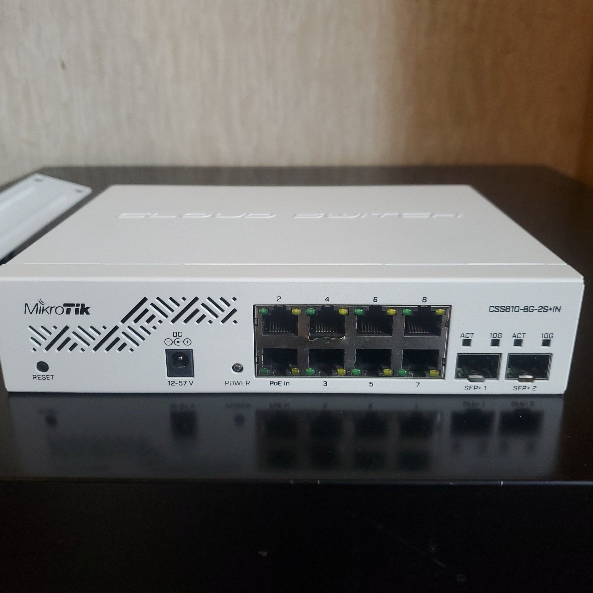 Mikrotik CSS610-8G-2S+IN Switch + kort SFP+-kabel | Köp på Tradera ...
