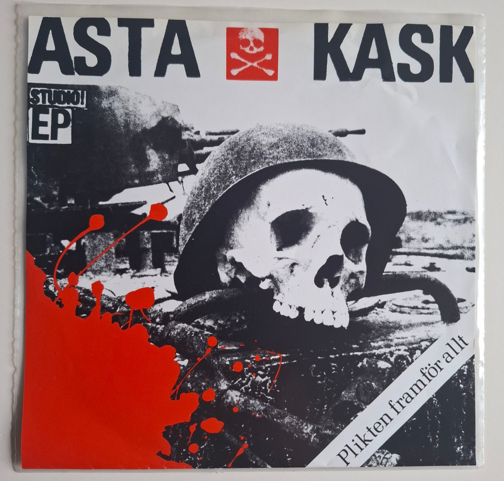 Se produkter som liknar Asta Kask Plikten framför all.. på Tradera (692495048)