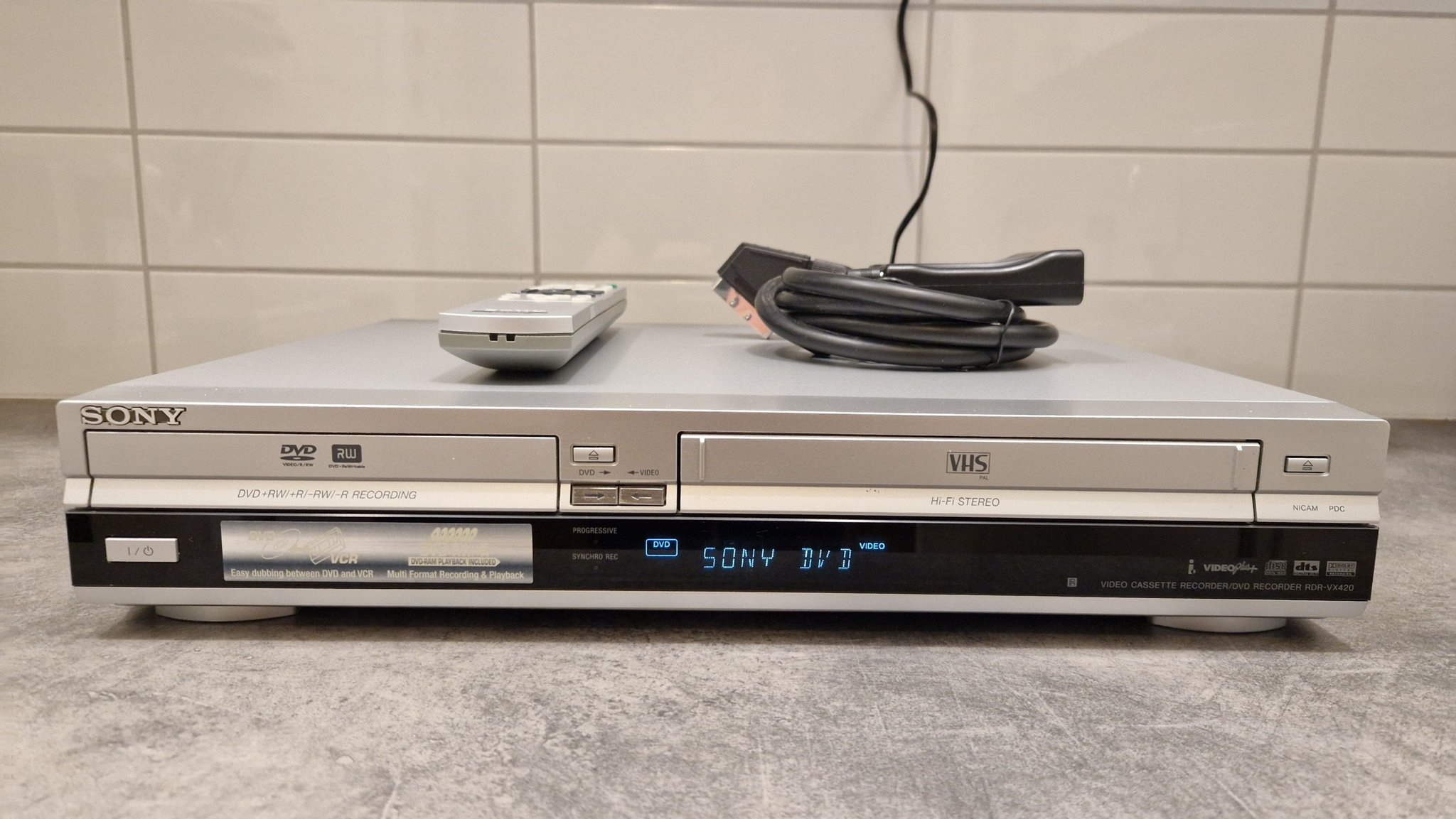 Sony RDR-VX420 GI DVD-spelare / VHS-inspelare | Köp på Tradera (708526787)
