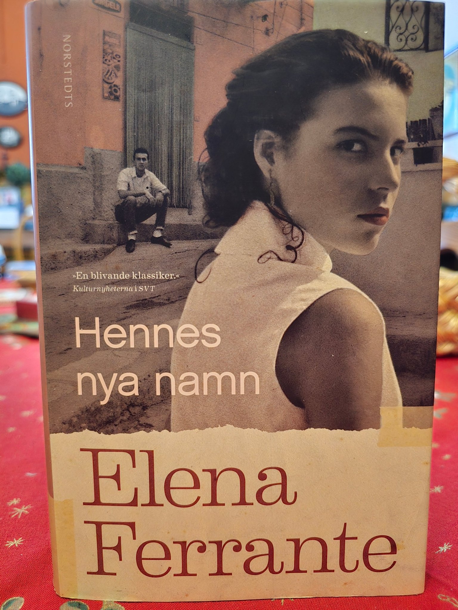 Hennes nya namn av Elena Ferrante | Köp på Tradera (688395267)