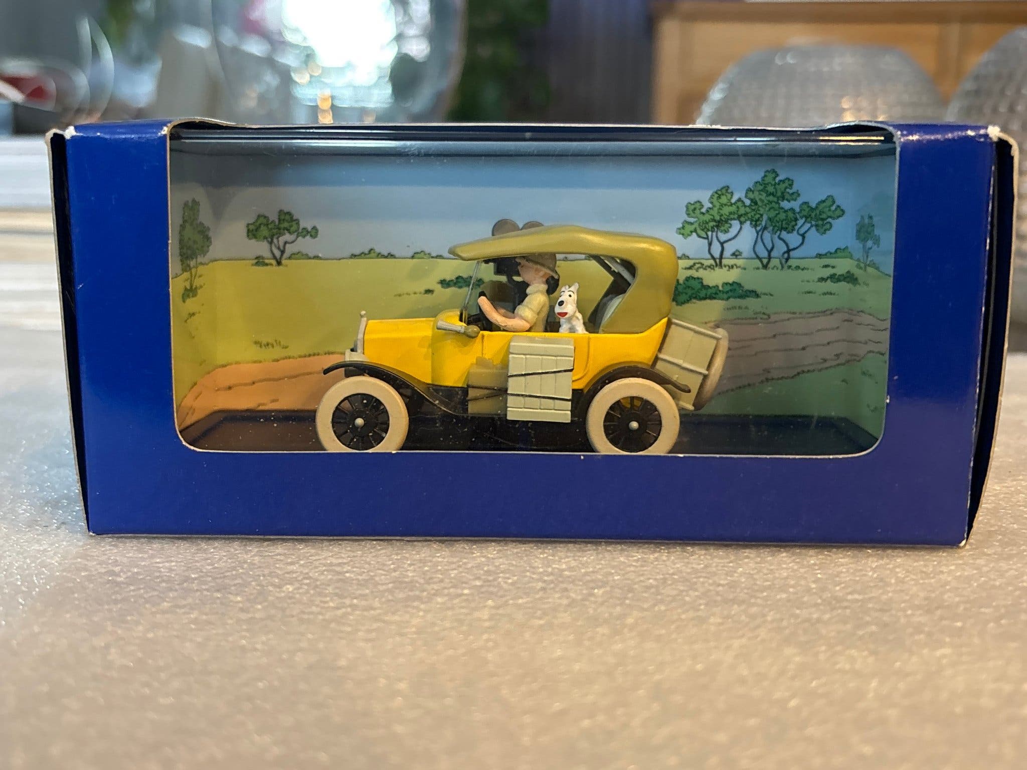 Tintin bil Ford T från Tintin i Kongo | Köp på Tradera (717187807)