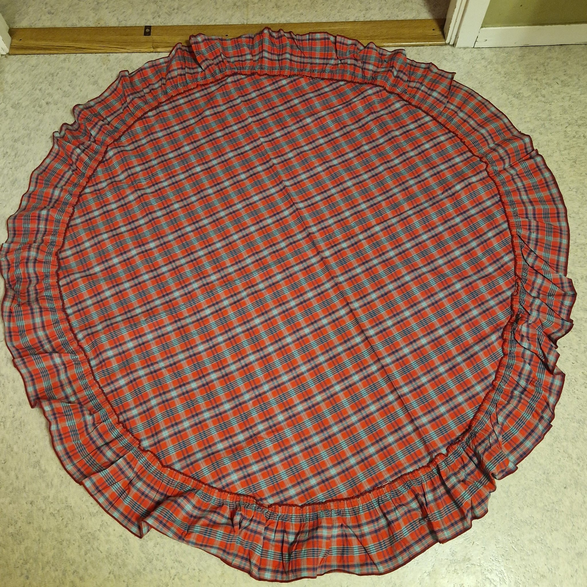 Stor rund rutig julduk, duk, bords.. | Köp från FeroxAB på Tradera ...