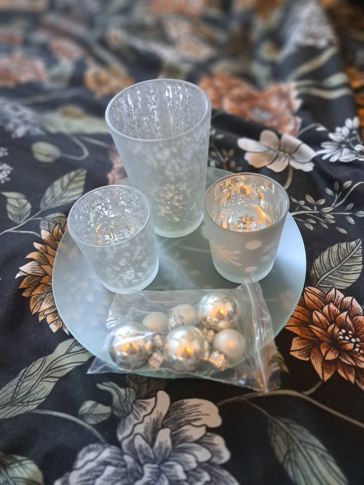 Ljusset Glänsa- ljusfat med 3 ljuskoppar i fros.. | Köp på Tradera ...