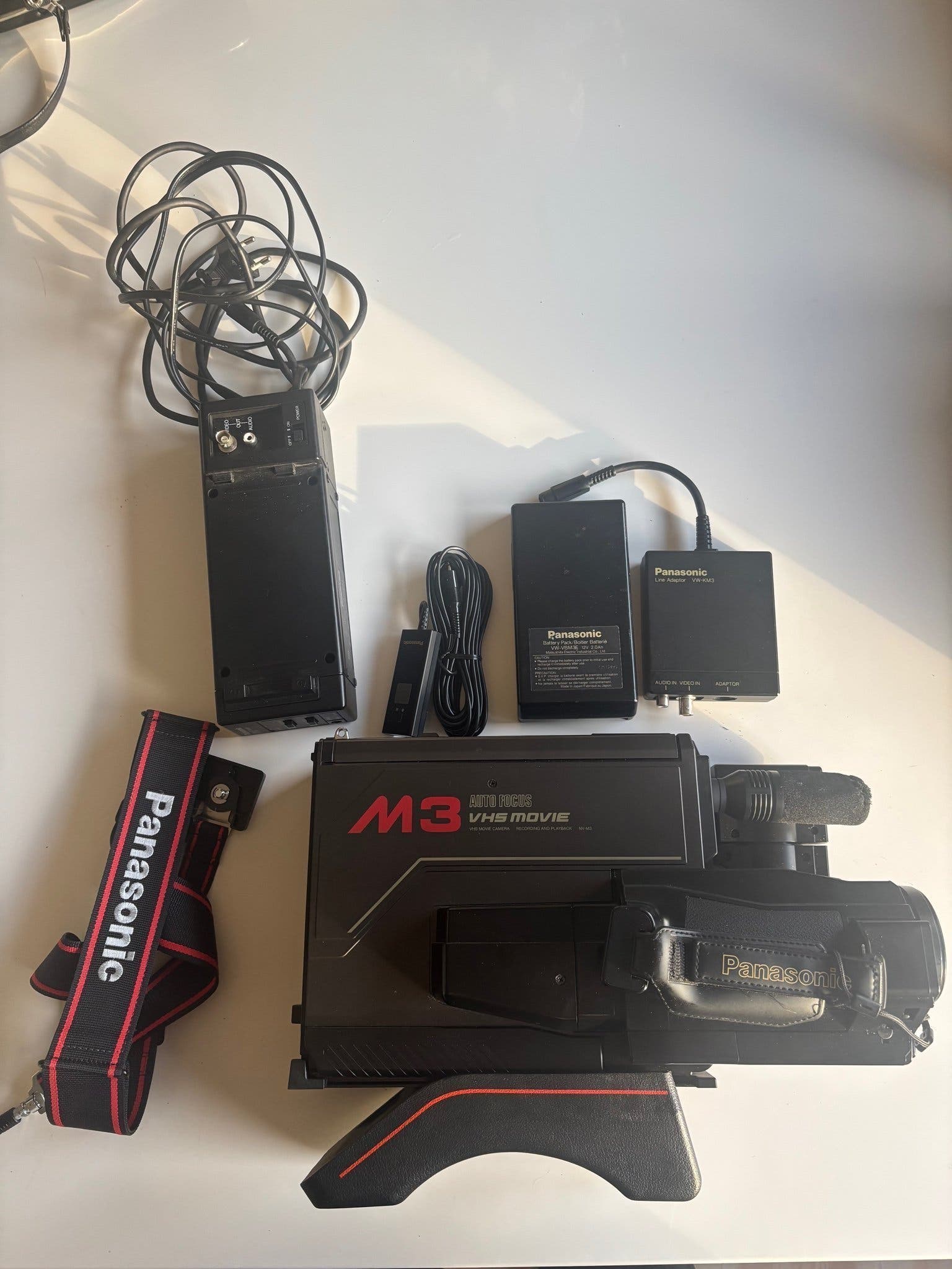 Panasonic M3 VHS Movie kamera – komplett set me.. | Köp på Tradera ...